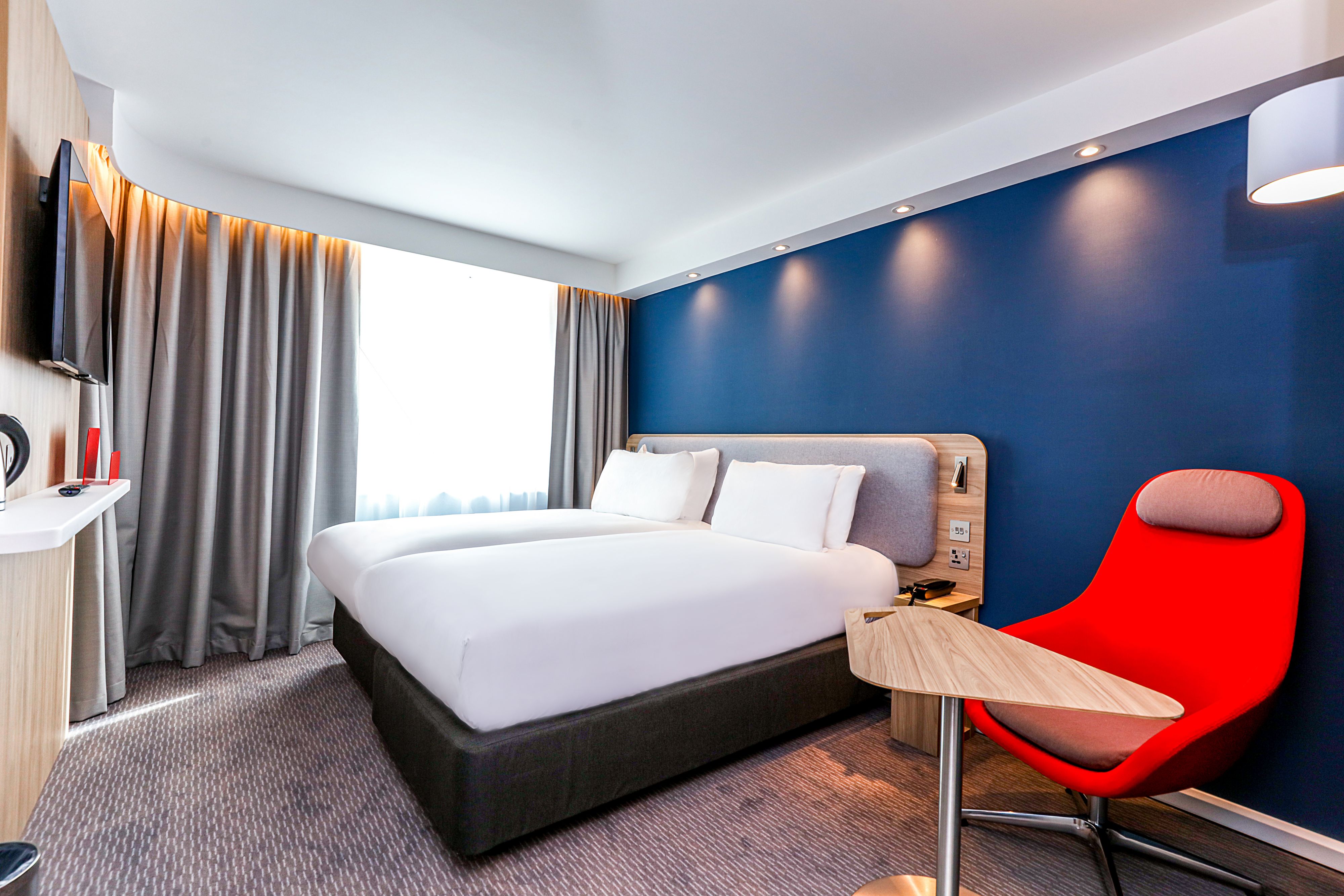 Explore Holiday Inn Express® for Business & Leisure Travel