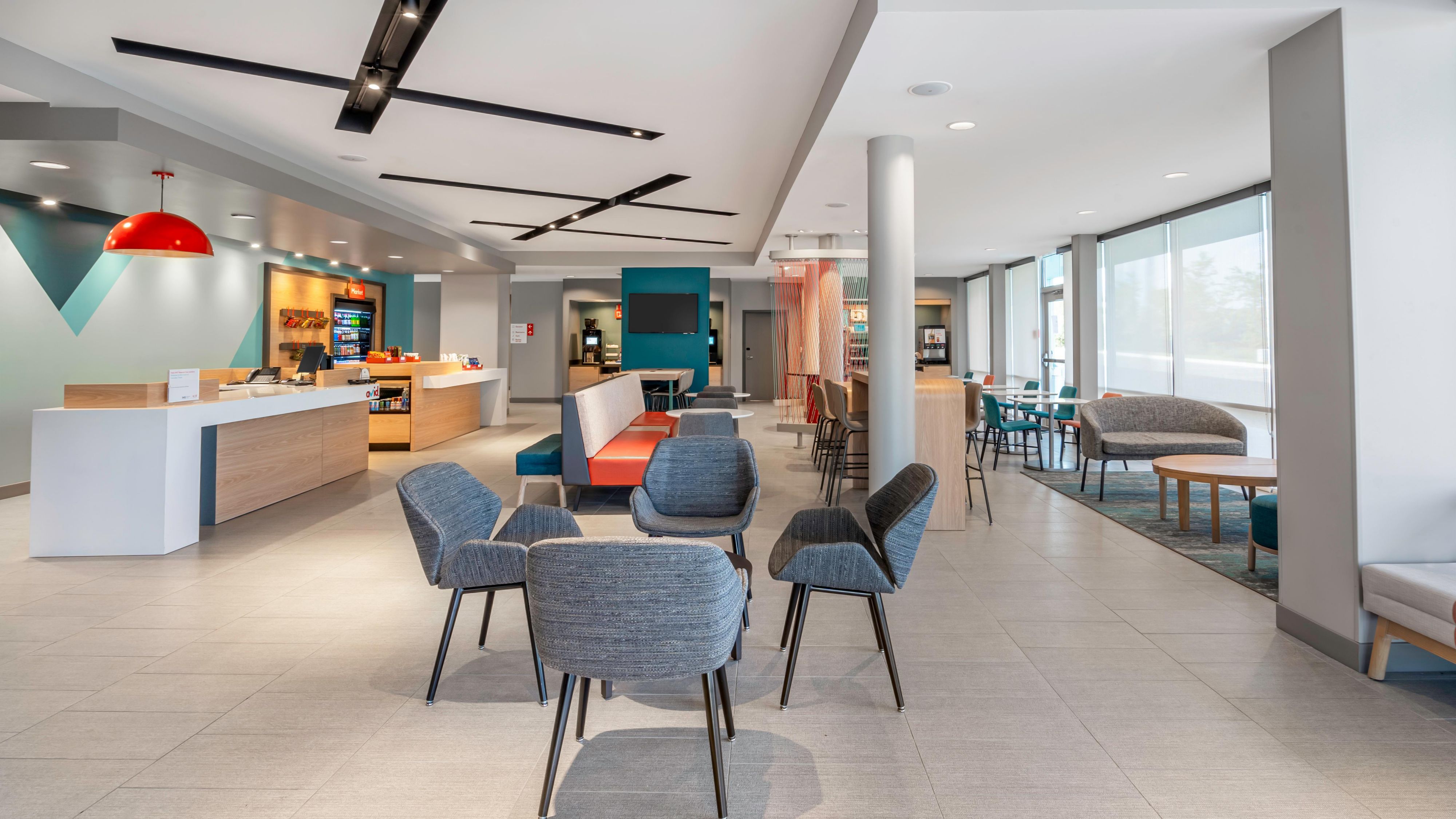 Hotel in Pewaukee Wisconsin | avid hotel Milwaukee West - Waukesha