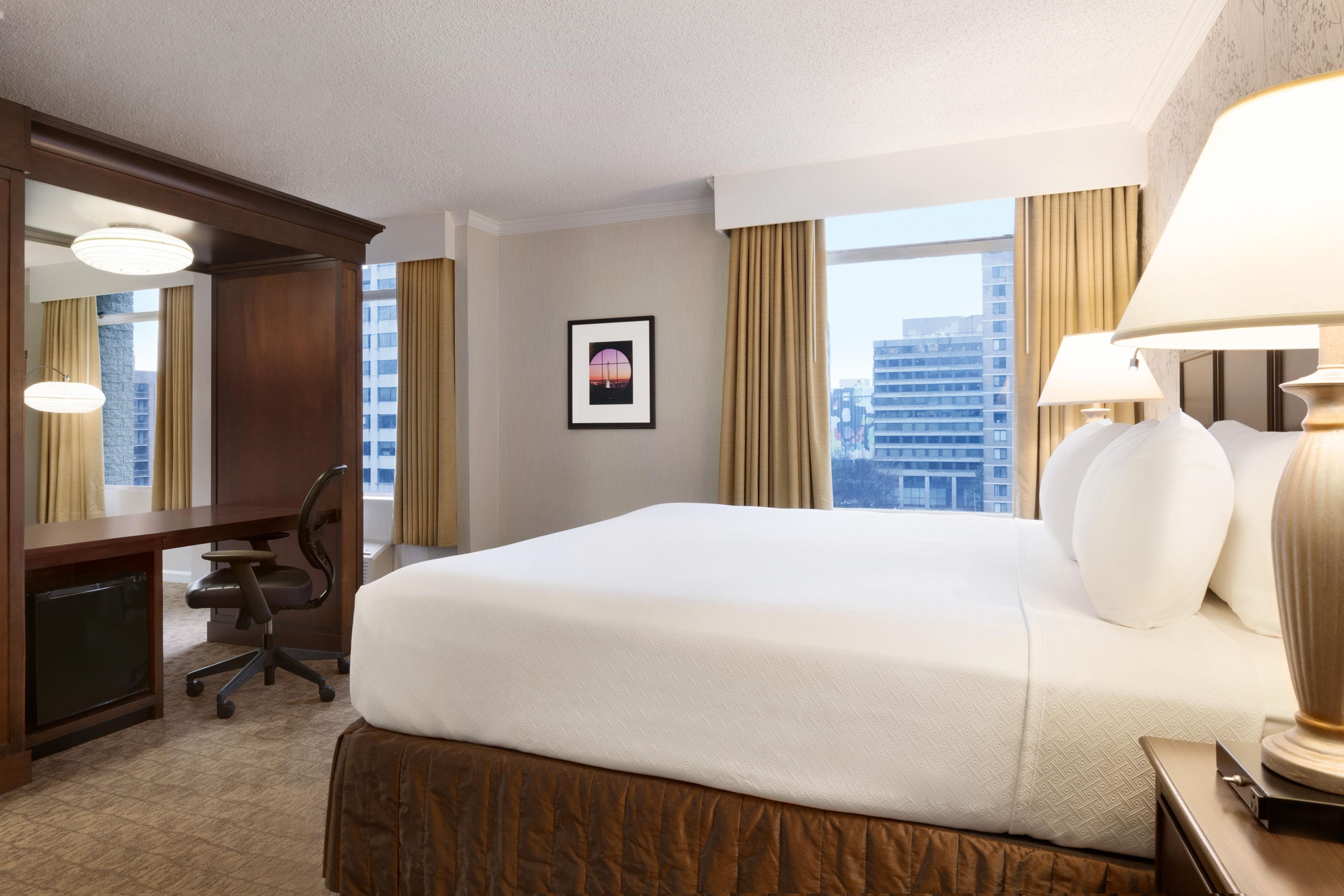 Arlington, VA Hotels near DCA | Crowne Plaza Crystal City - Washington DC