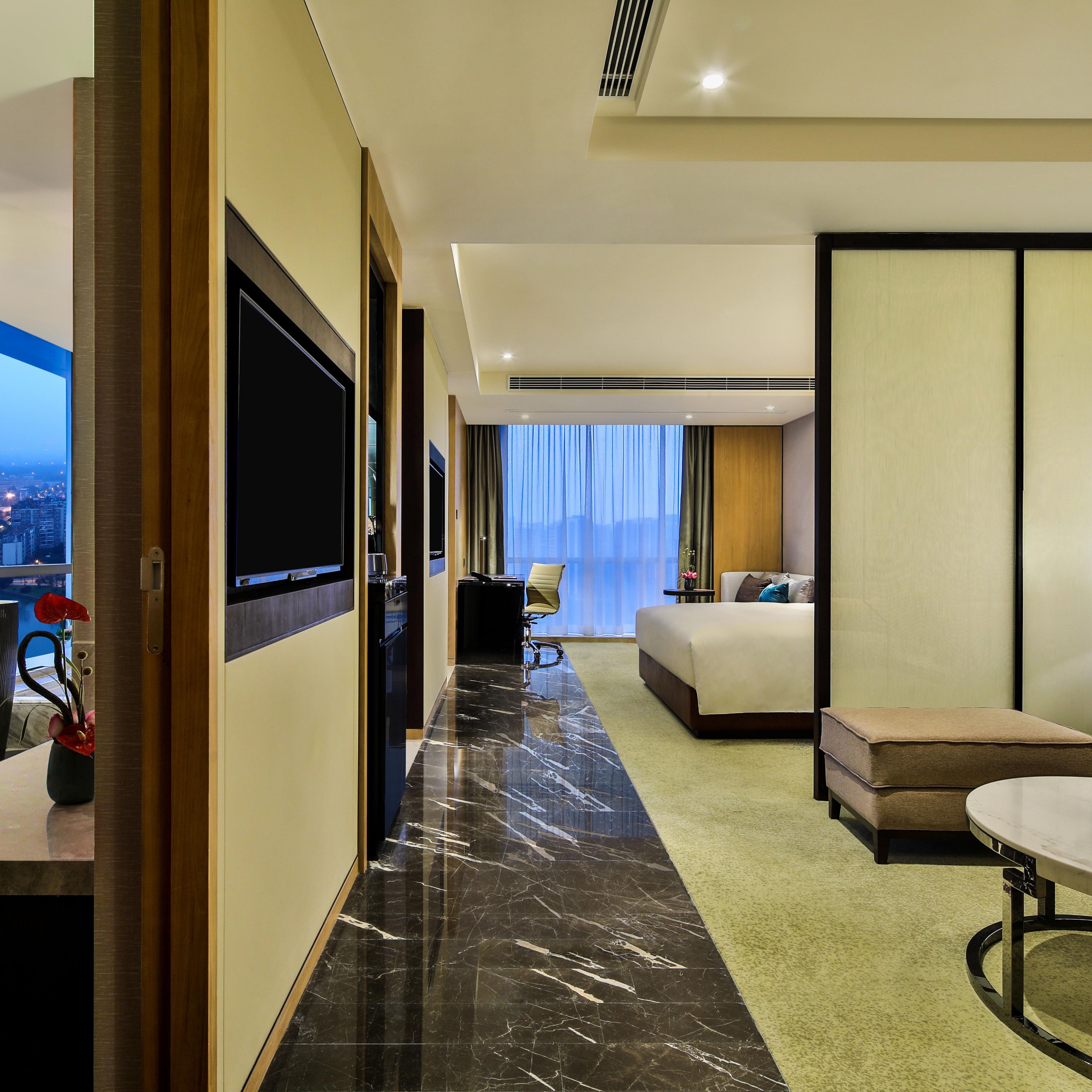 Business Hotel in Chengdu Near City Attractions | Crowne Plaza Chengdu ...