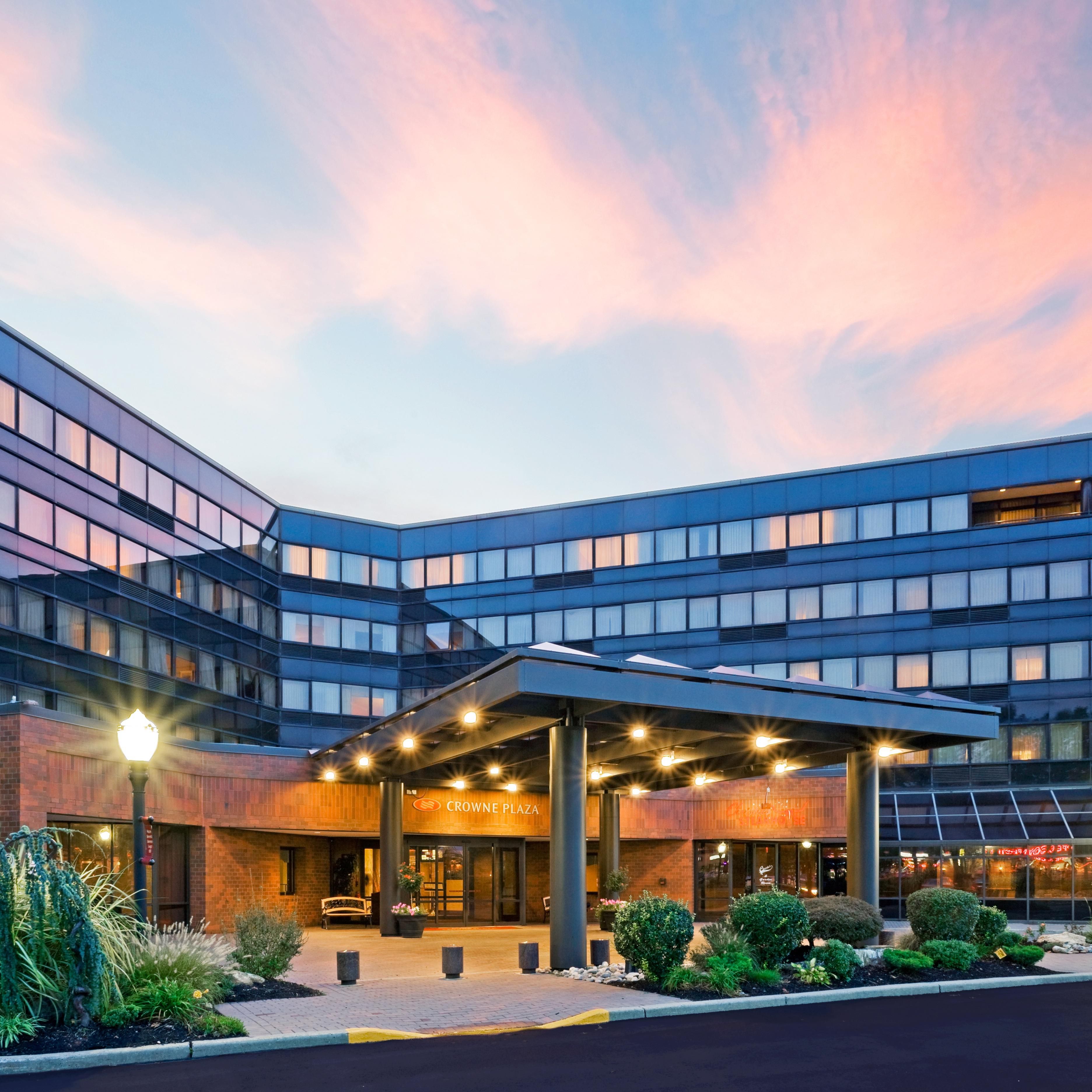Hotels in Edison, New Jersey | Crowne Plaza Edison