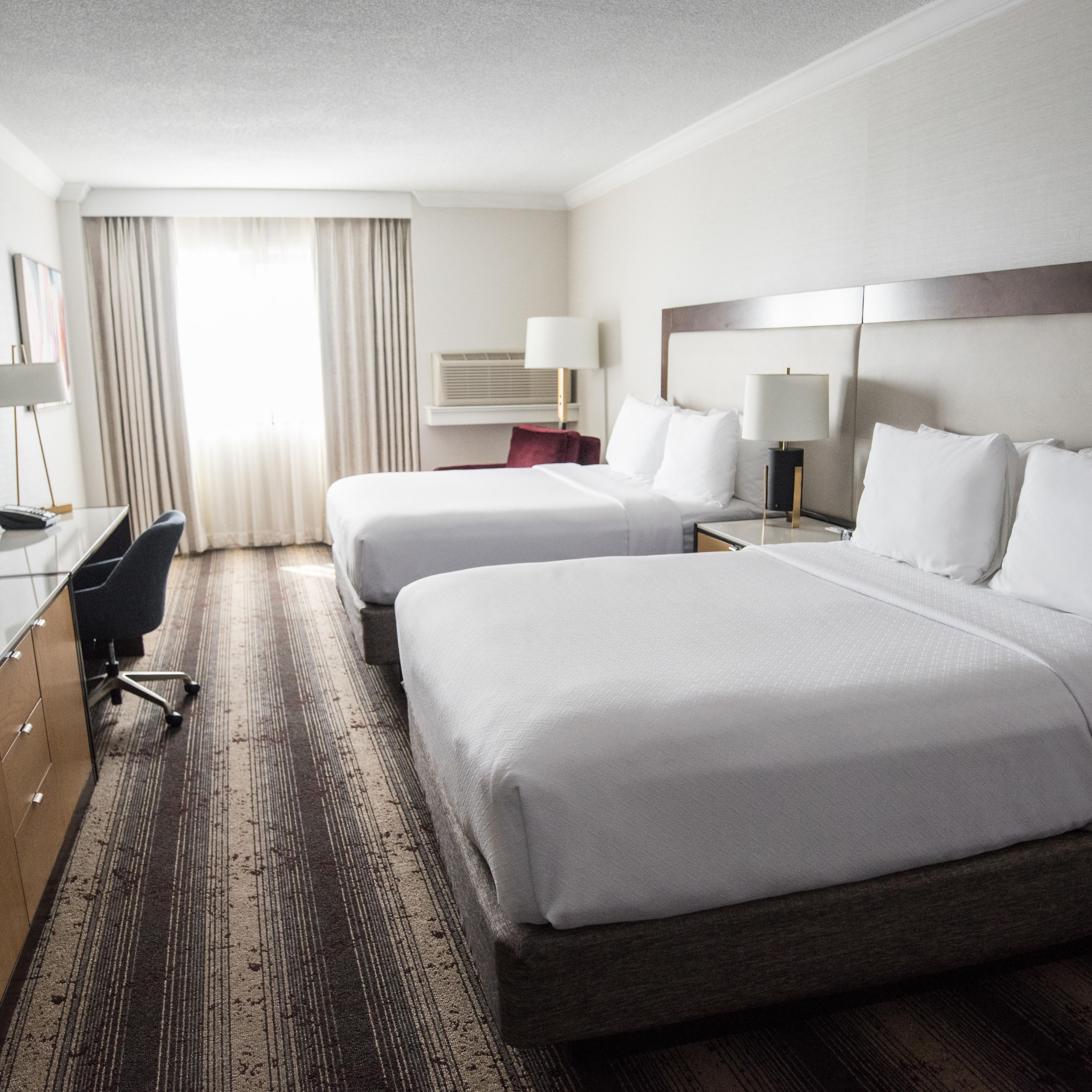 Hotels in Edison, New Jersey | Crowne Plaza Edison