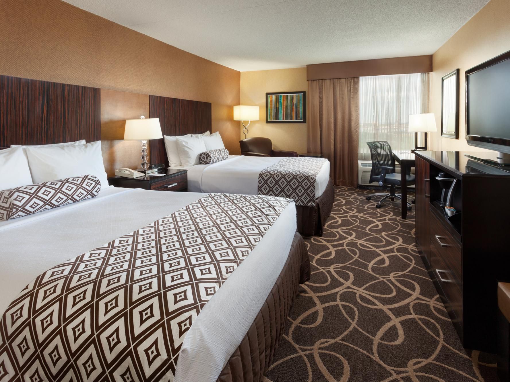 Newark Airport Hotels in Elizabeth, NJ with Indoor Pools | Crowne Plaza ...