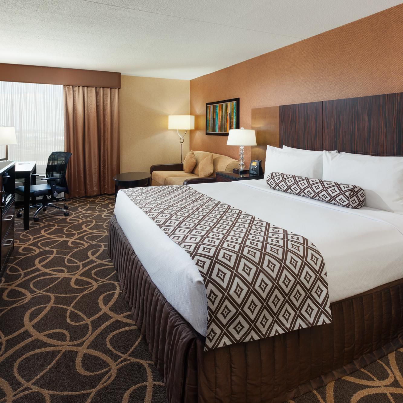 Newark Airport Hotels in Elizabeth, NJ with Indoor Pools | Crowne Plaza ...