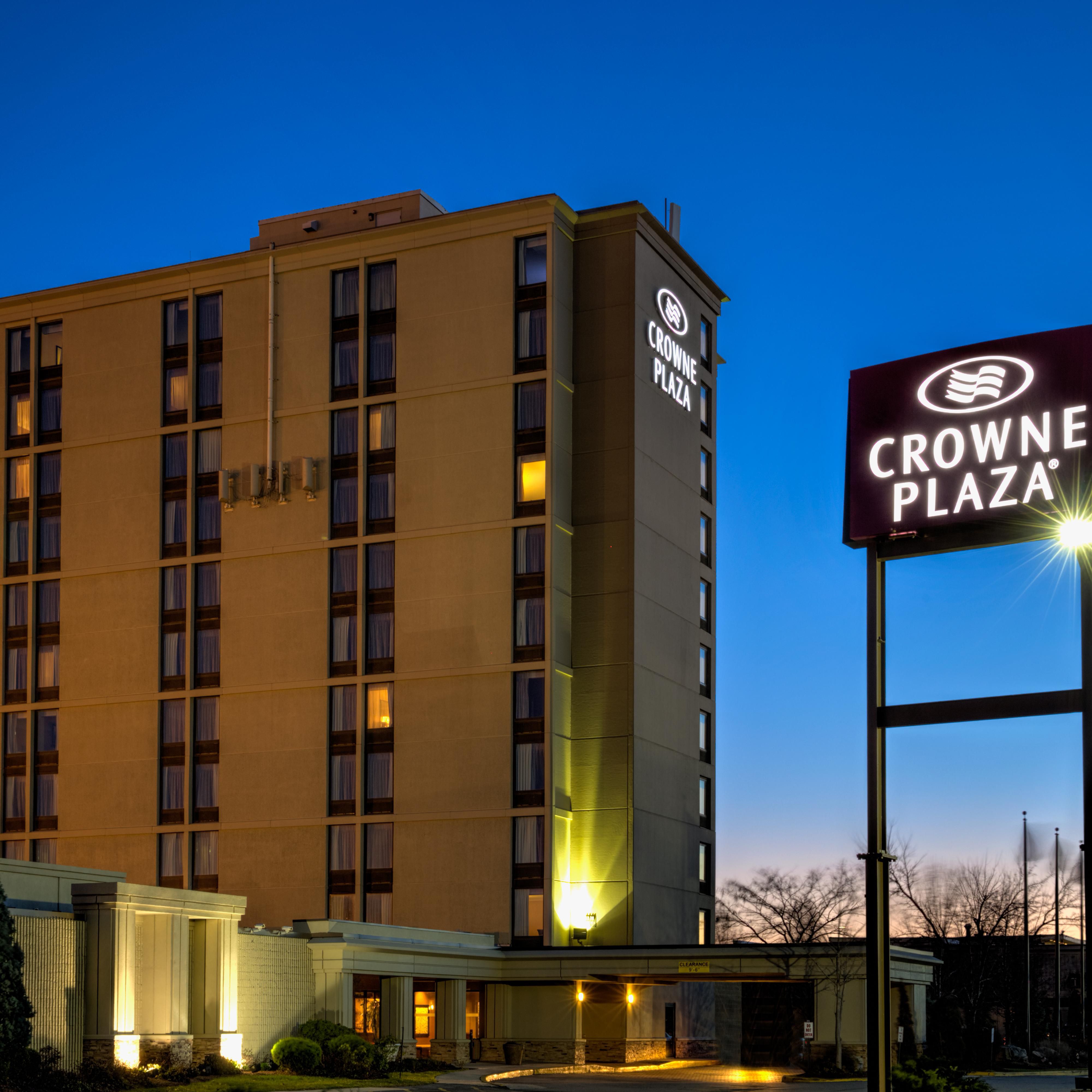 Newark Airport Hotels in Elizabeth, NJ with Indoor Pools | Crowne Plaza ...