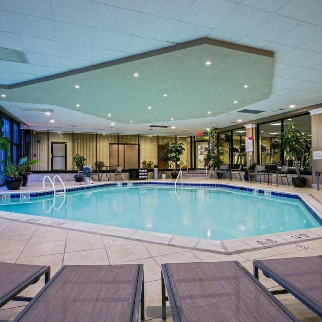 Newark Airport Hotels in Elizabeth, NJ with Indoor Pools | Crowne Plaza ...