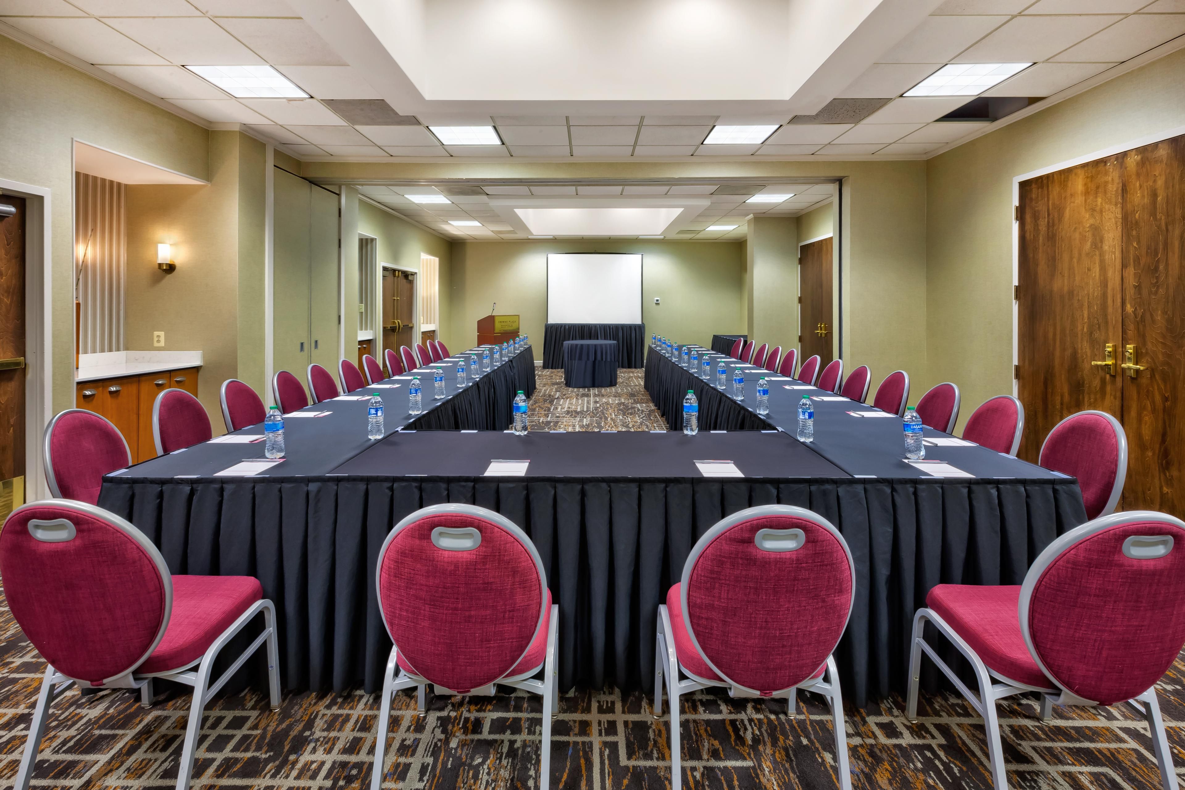 Crowne Plaza Dulles Airport - Hotel Meeting Rooms for Rent