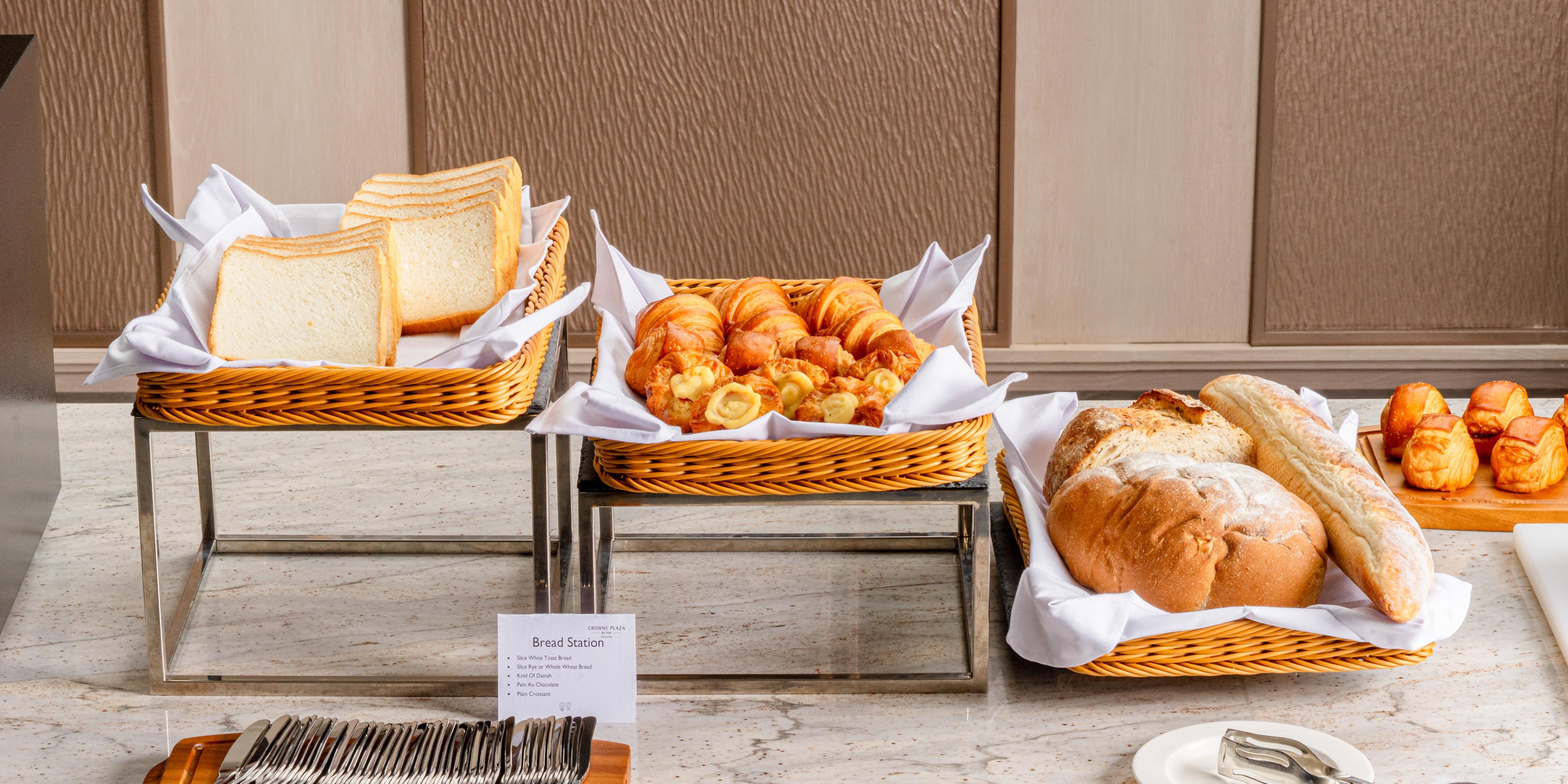 Crowne Plaza Labuan Bajo Dining Options