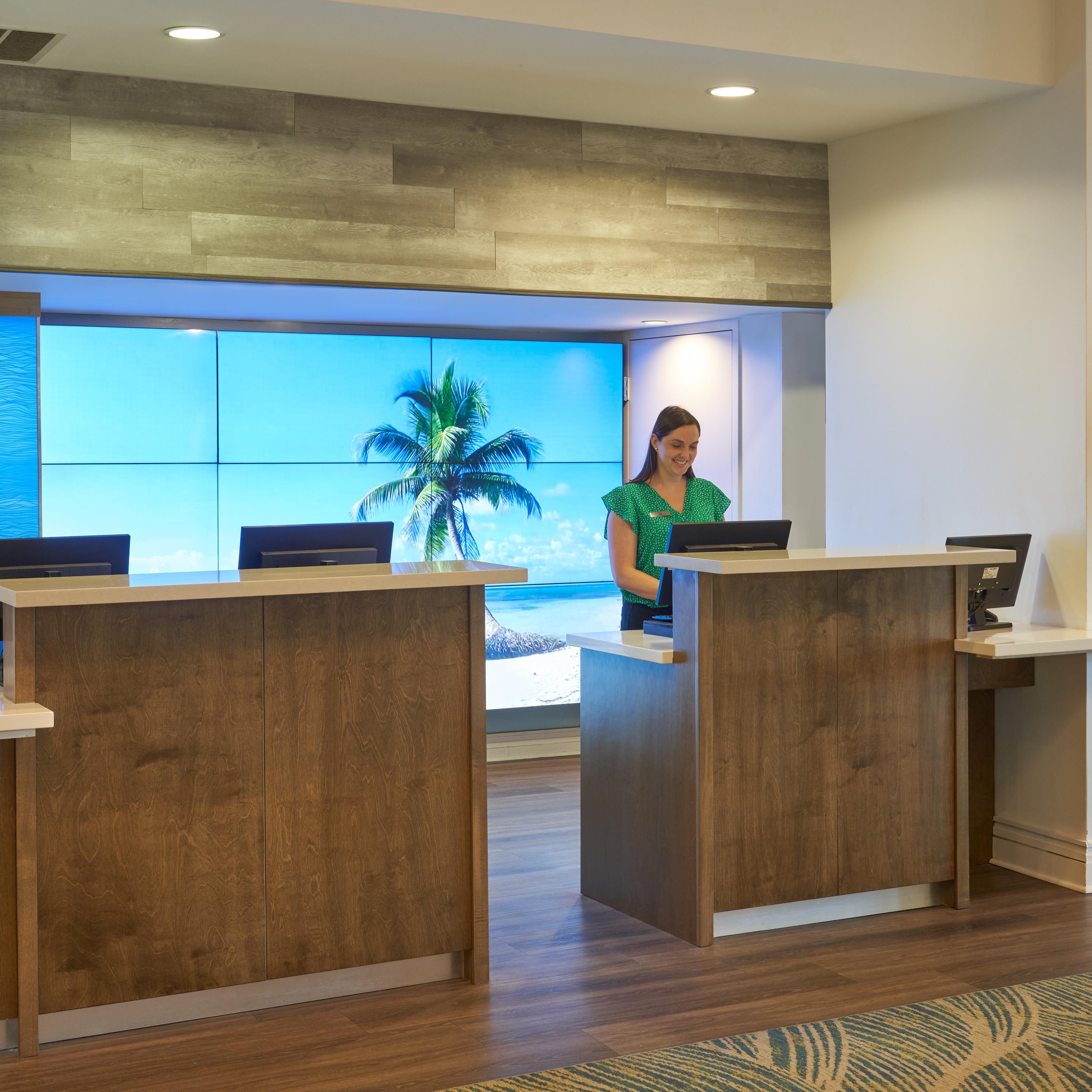 Crowne Plaza Melbourne-Oceanfront