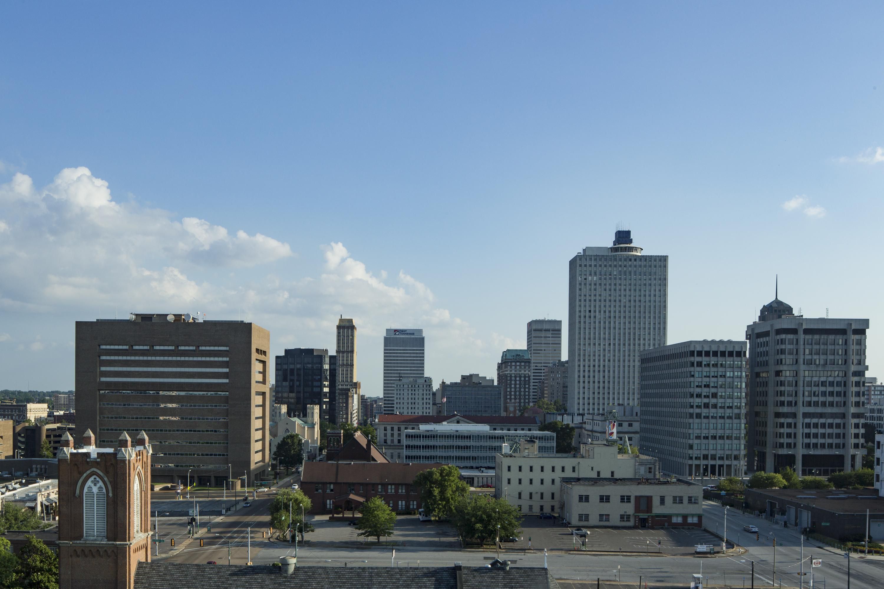 Downtown Memphis Hotel near Memphis Zoo | Crowne Plaza Memphis Downtown