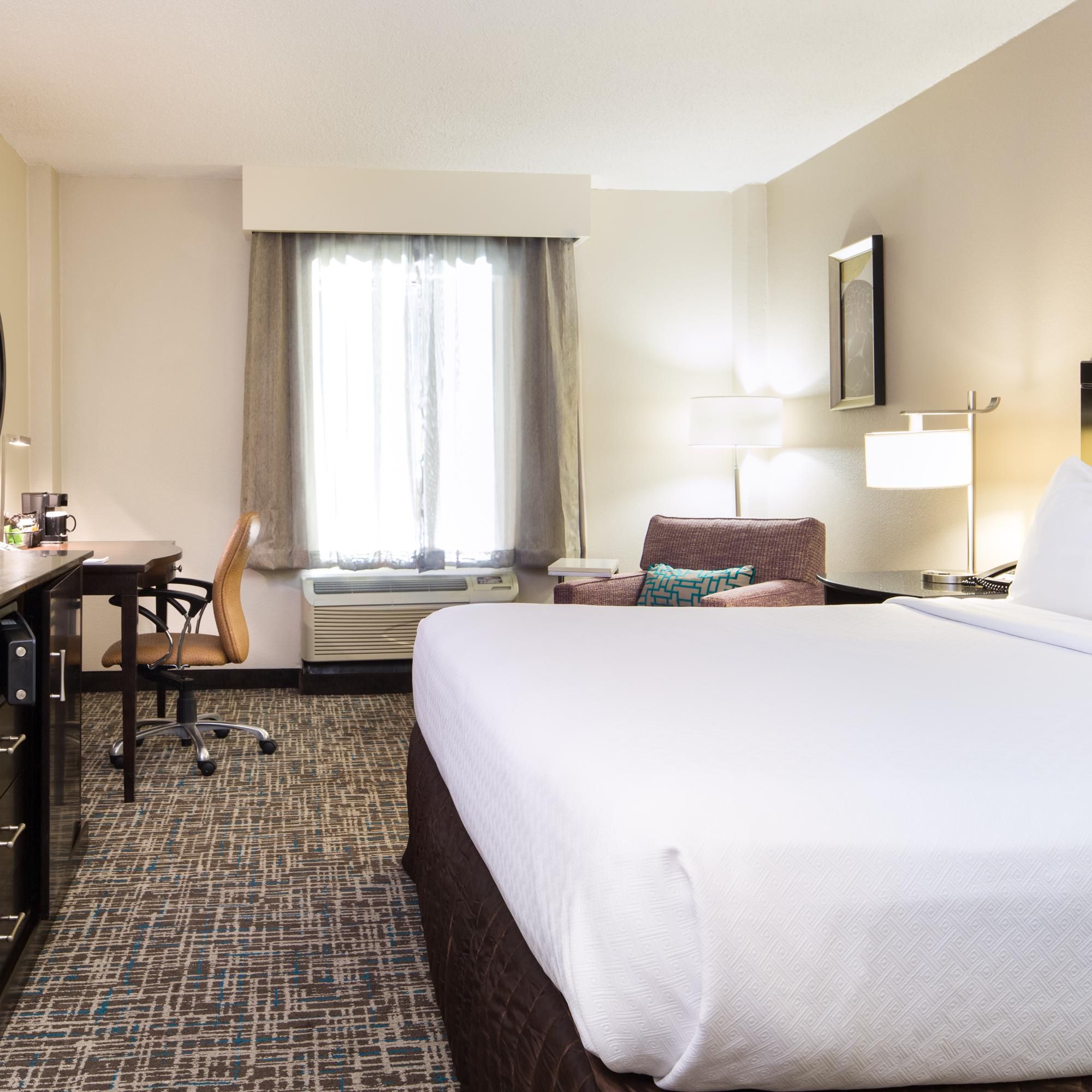 Downtown Memphis Hotel near Memphis Zoo | Crowne Plaza Memphis Downtown