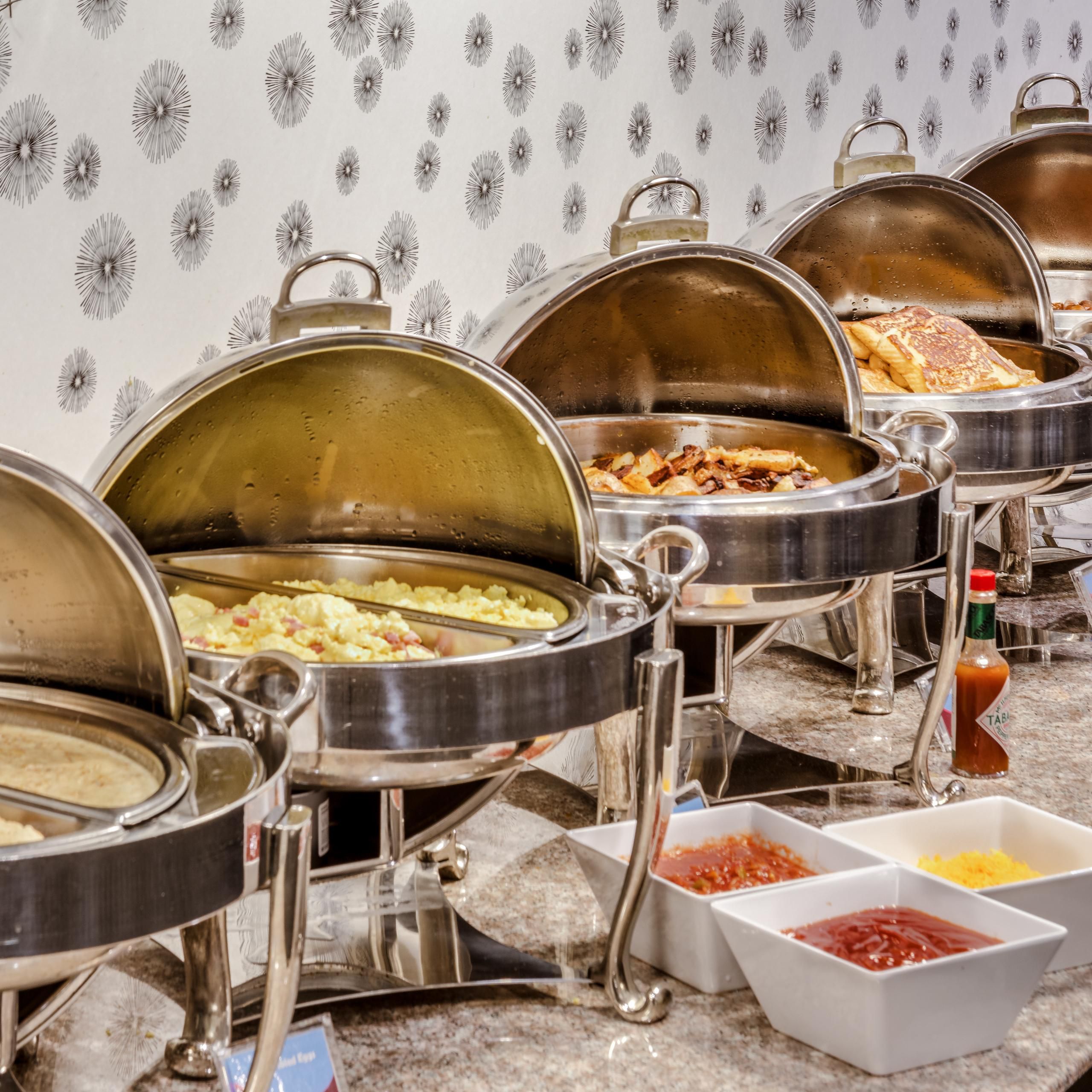 South Milwaukee Hotels near Art Museum | Crowne Plaza Milwaukee Airport