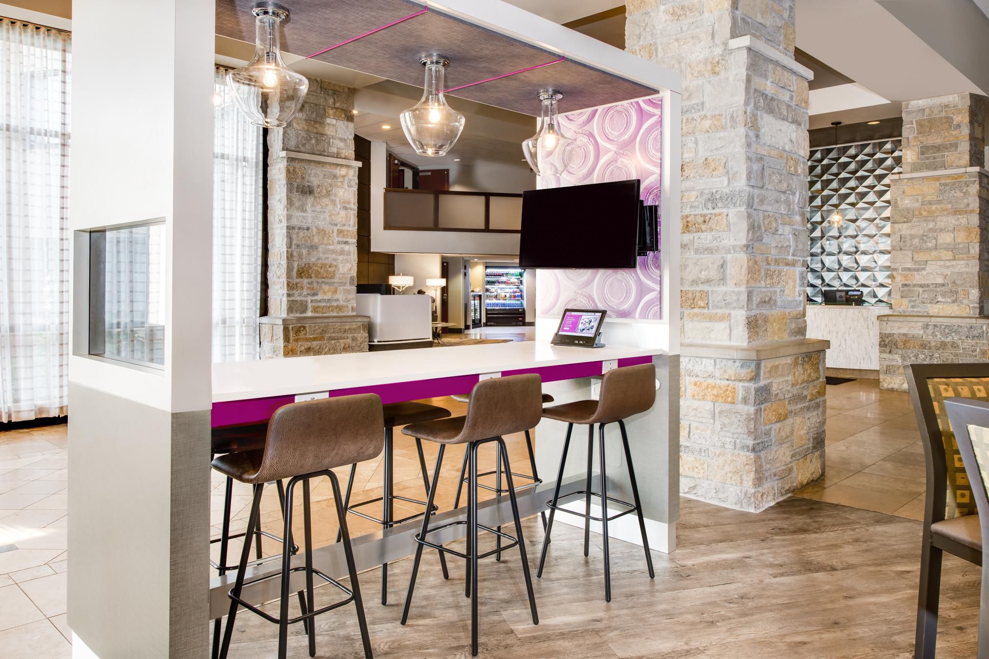 South Milwaukee Hotels near Art Museum | Crowne Plaza Milwaukee Airport