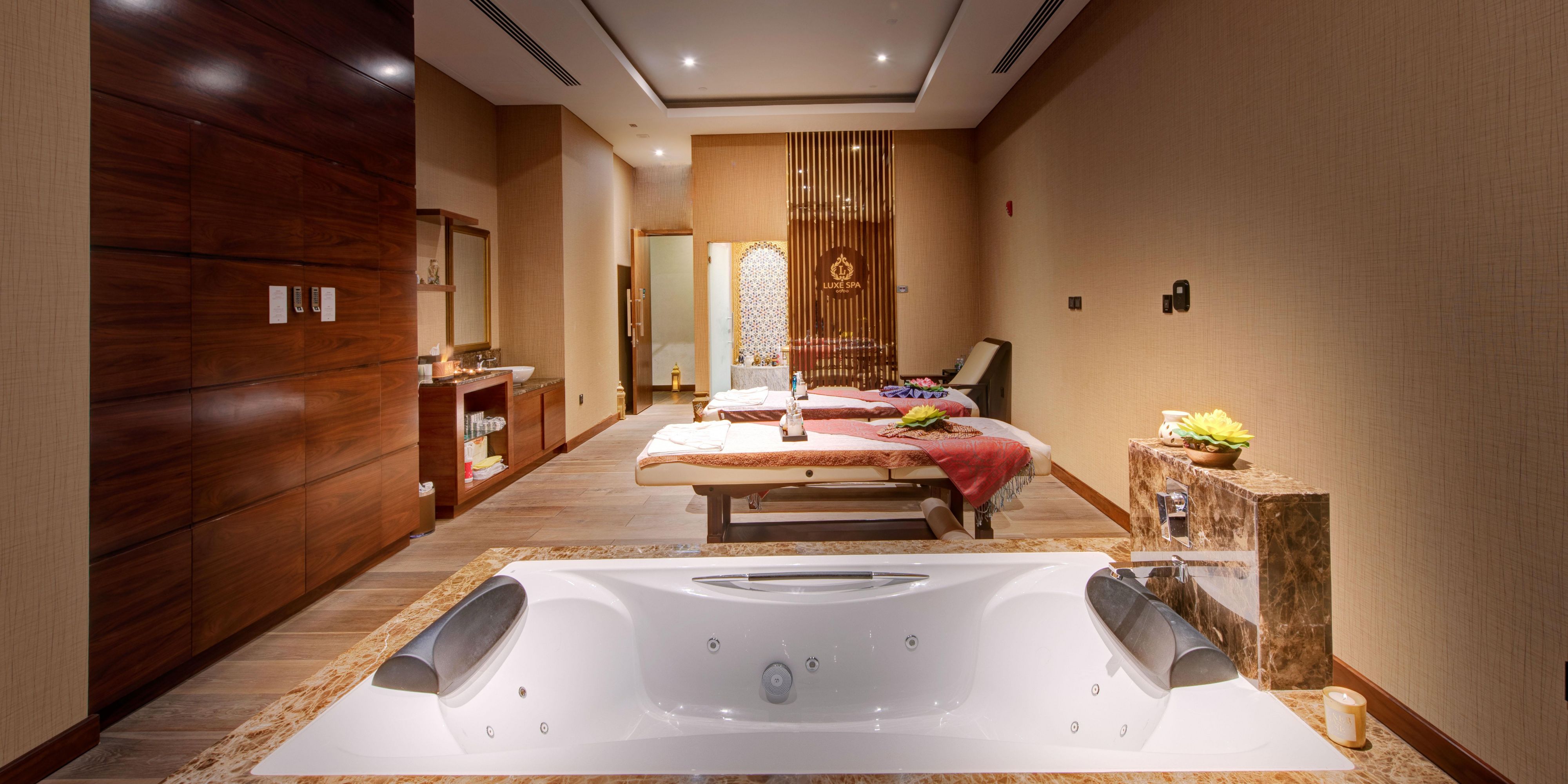 Crowne Plaza Muscat Oman Convention and Exhibition Centre