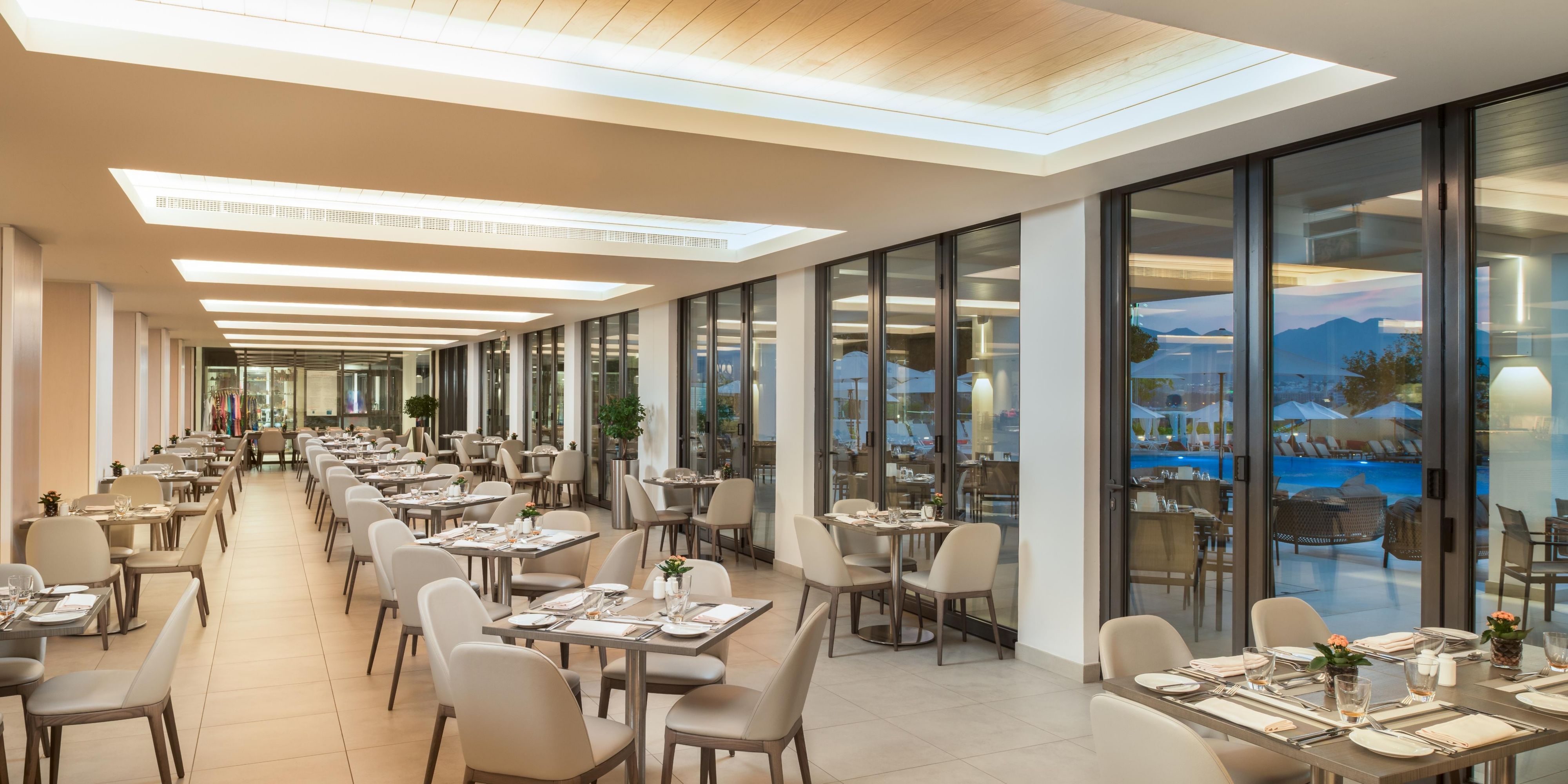 Restaurants Near Muscat - Crowne Plaza