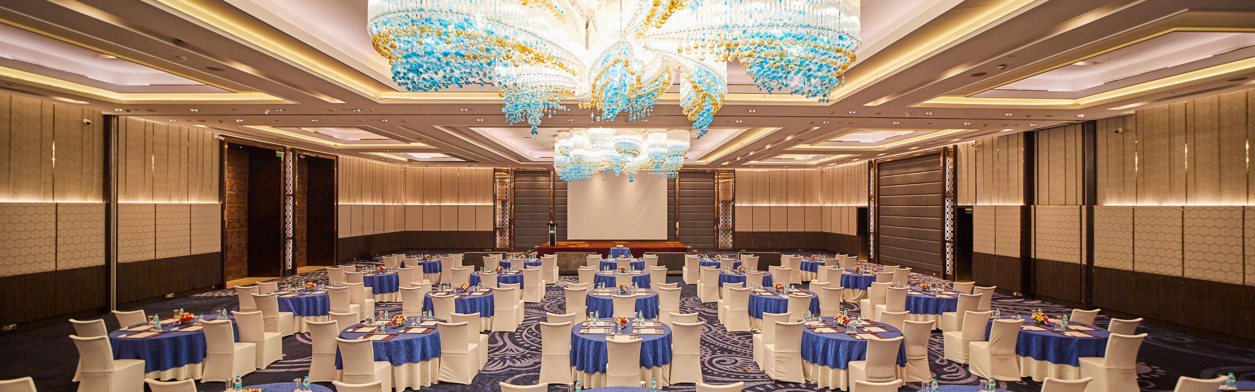 Crowne Plaza New Delhi Rohini - Hotel Meeting Rooms for Rent