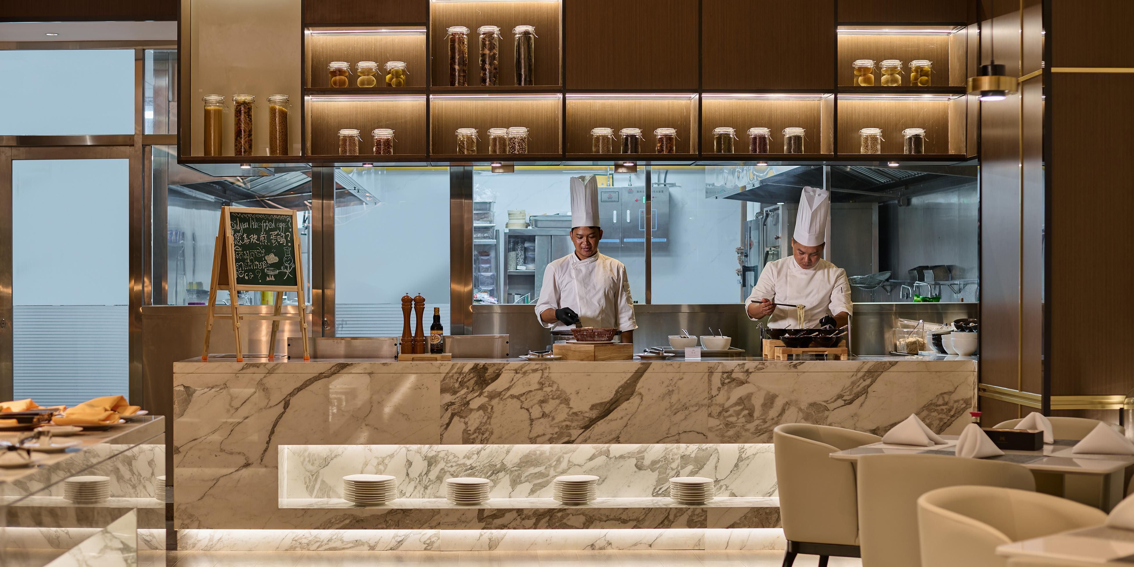 Crowne Plaza Phnom Penh Dining Options