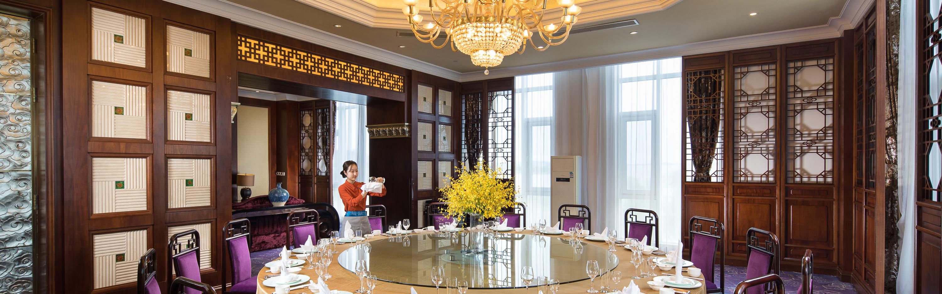 Restaurants Near Qingdao - Crowne Plaza
