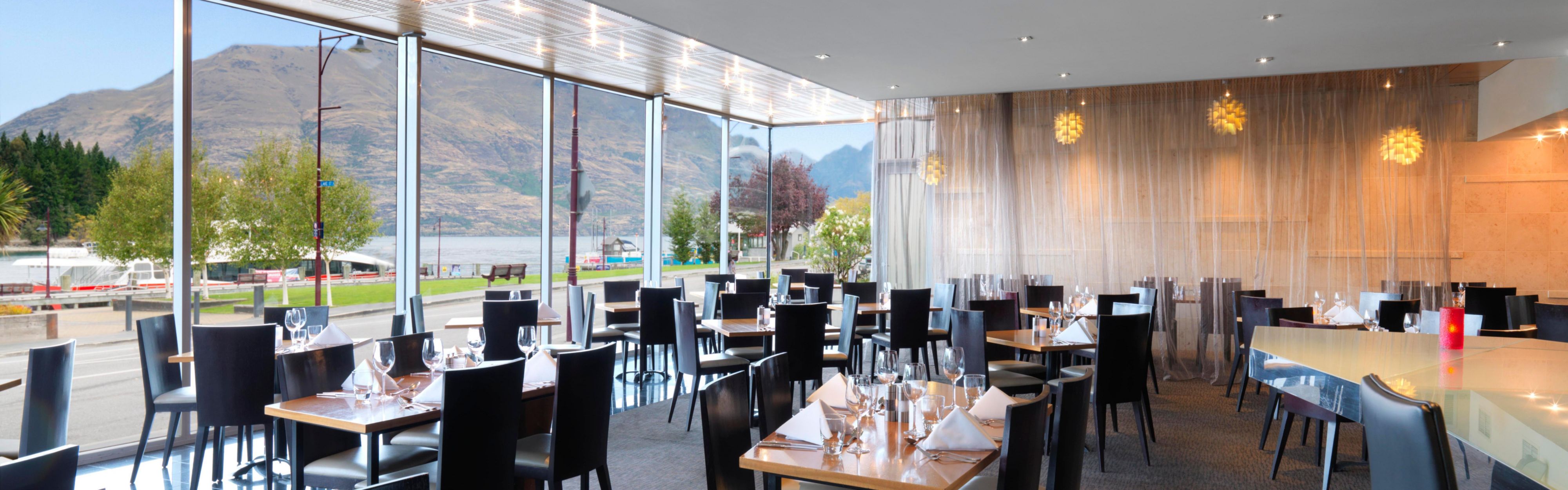 Restaurants Near Queenstown - crowneplaza