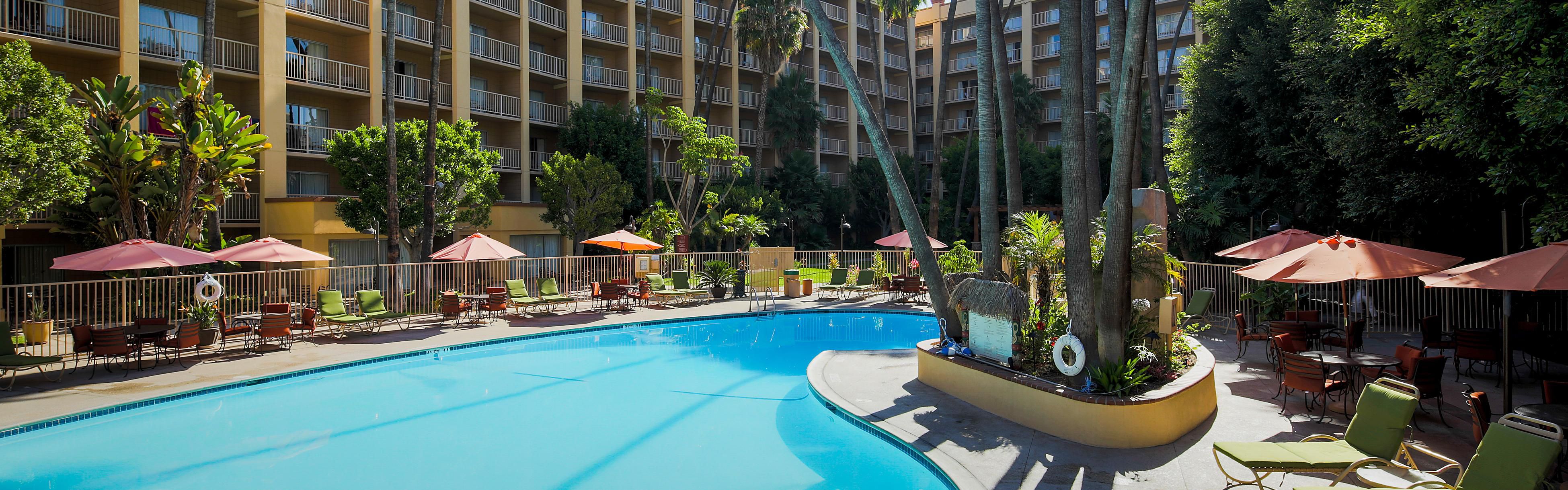 Pet Friendly Hotels San Diego | Crowne Plaza San Diego - Mission Valley
