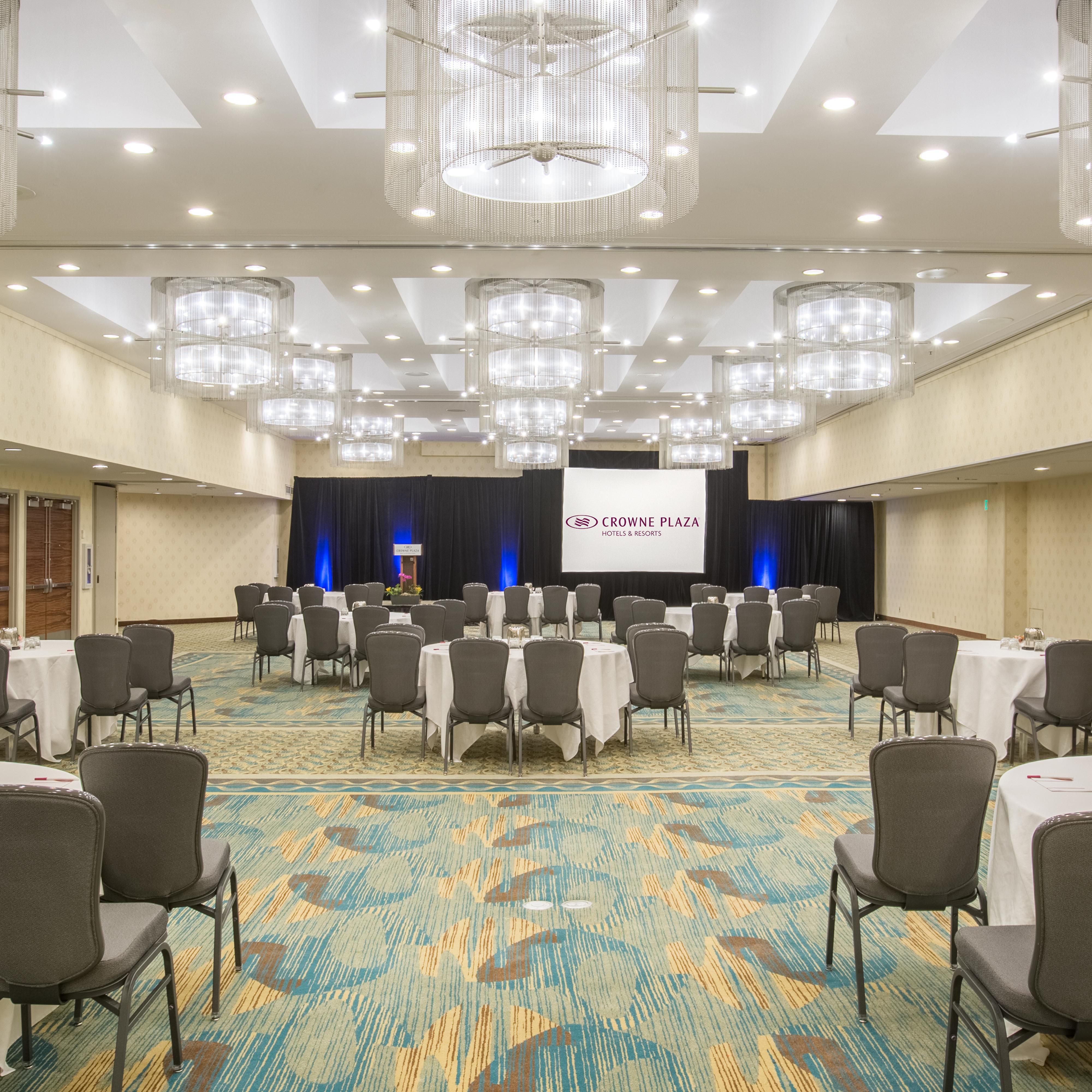 Hotels Near Lumens Field and Climate Pledge Arena | Crowne Plaza ...