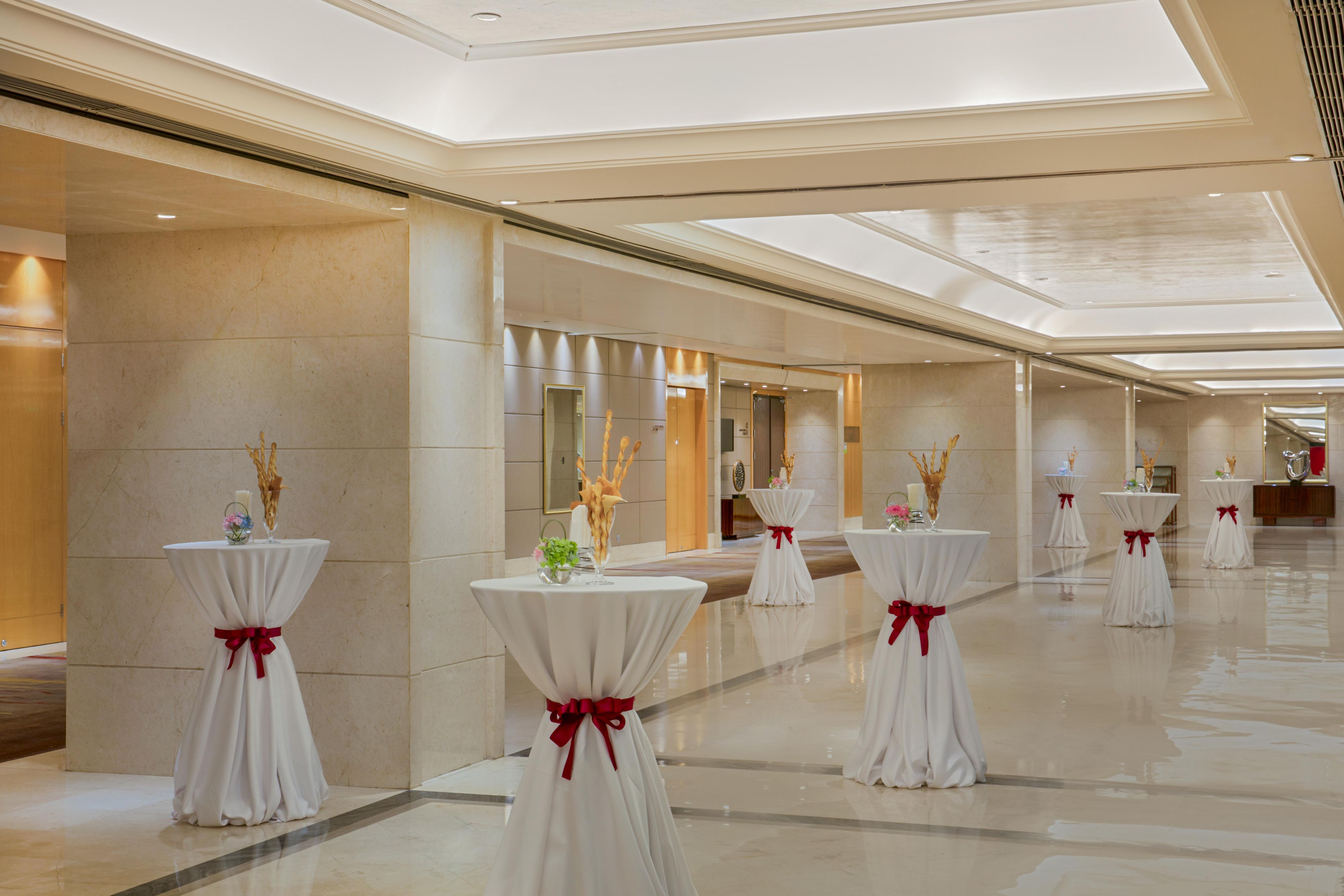 Hotels Near Dafen Oil Painting Village | Crowne Plaza Shenzhen Longgang City Centre