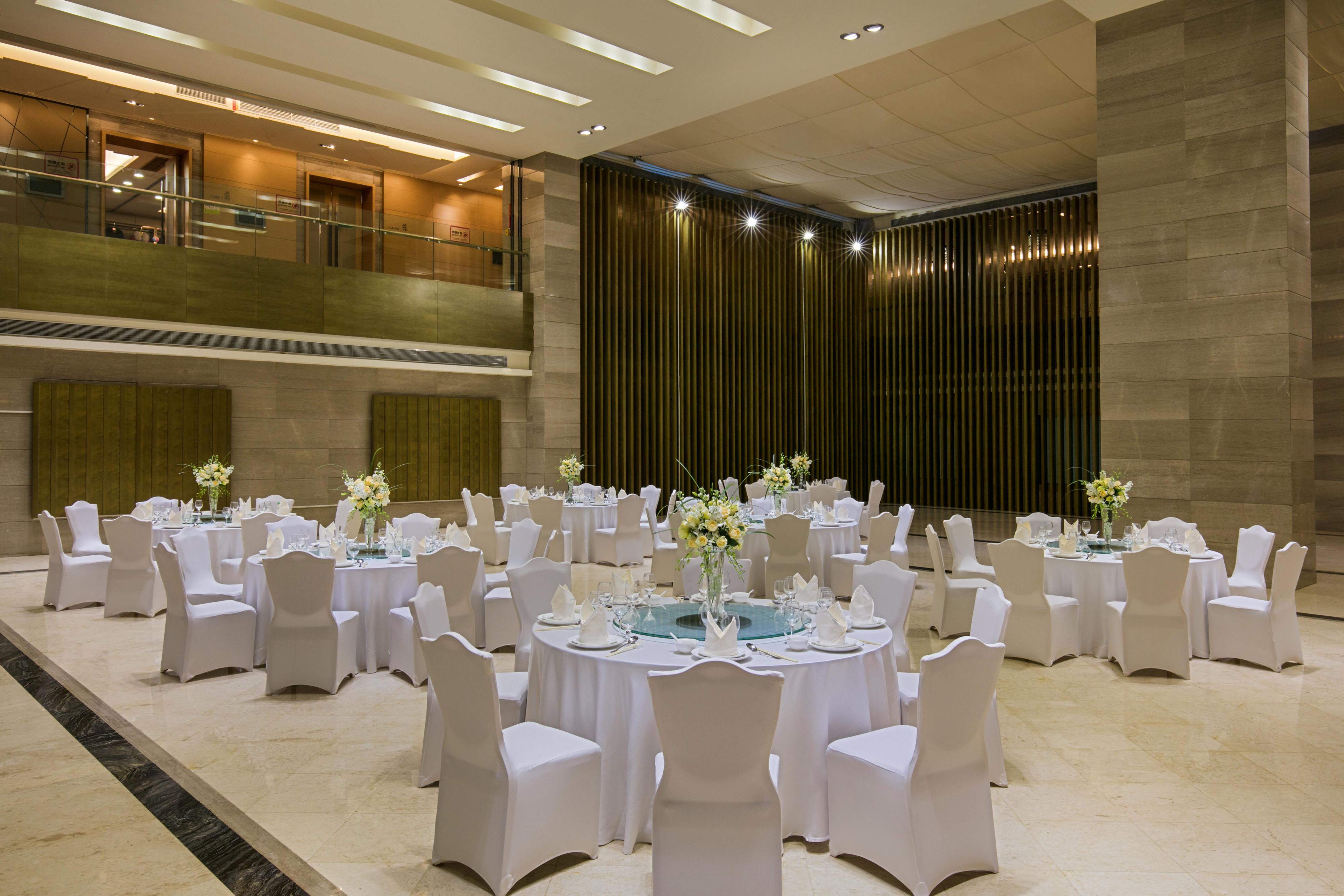 Hotels Near Dafen Oil Painting Village | Crowne Plaza Shenzhen Longgang City Centre