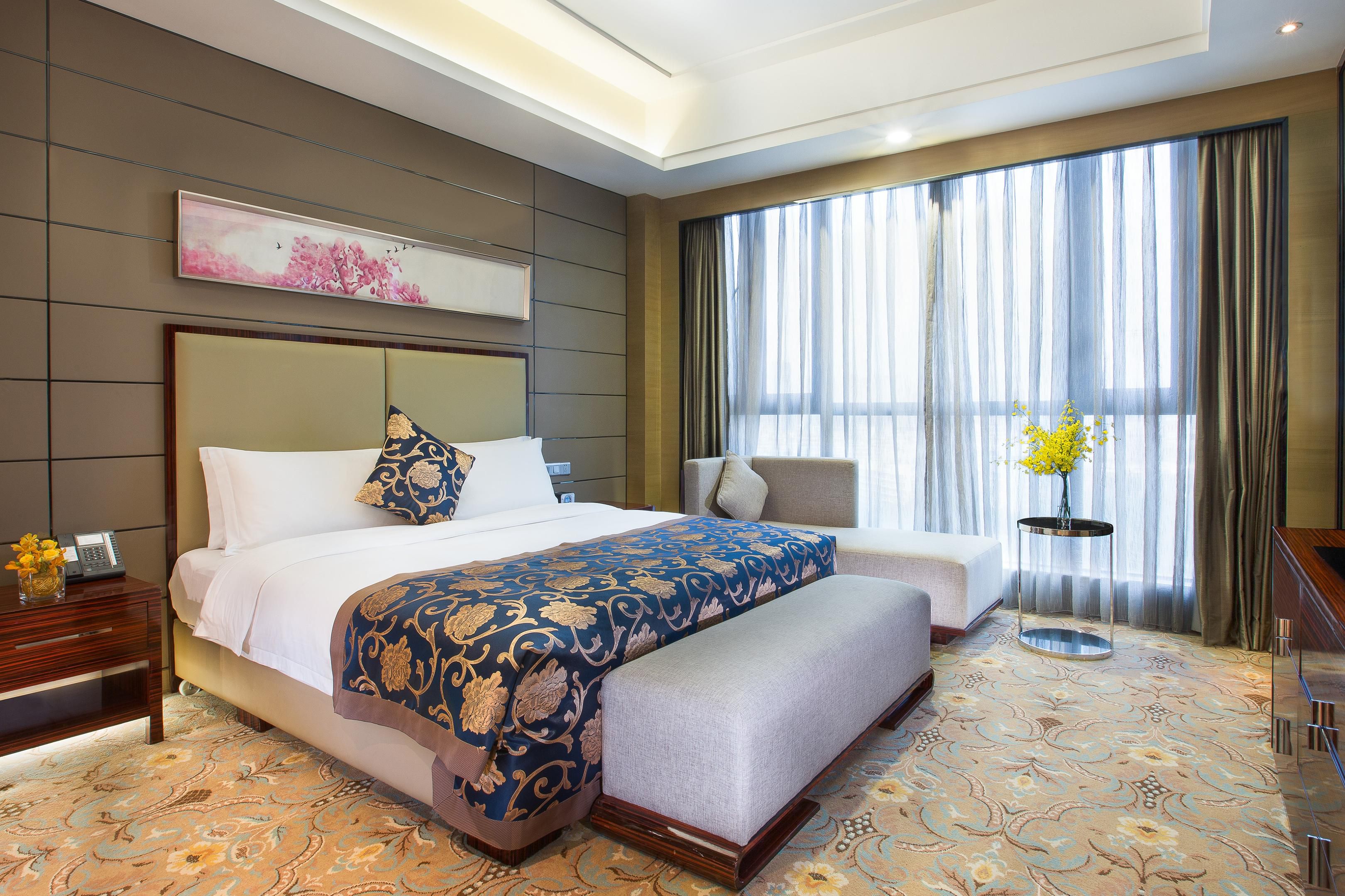 Hotels Near Dafen Oil Painting Village | Crowne Plaza Shenzhen Longgang City Centre