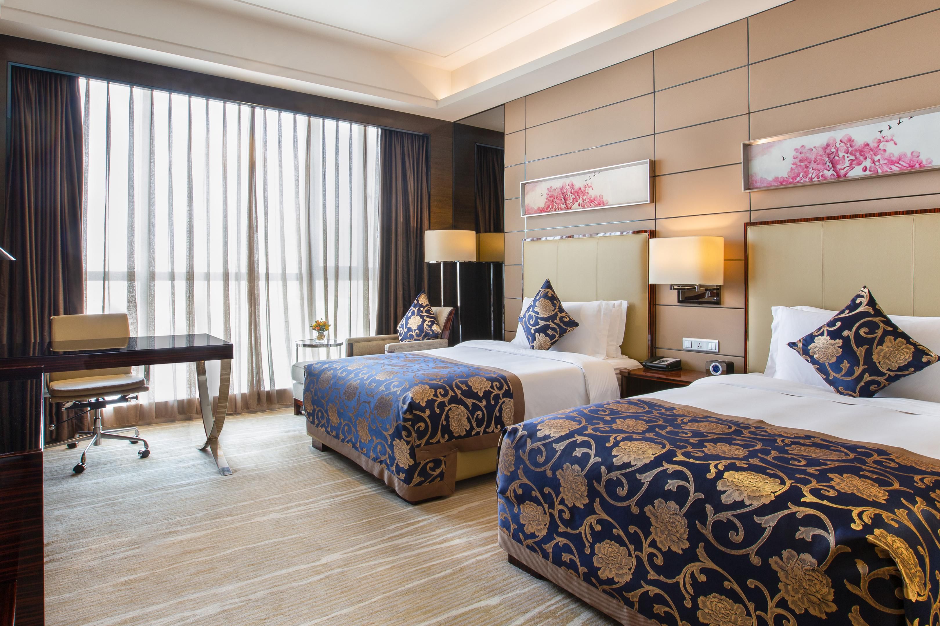 Hotels Near Dafen Oil Painting Village | Crowne Plaza Shenzhen Longgang City Centre