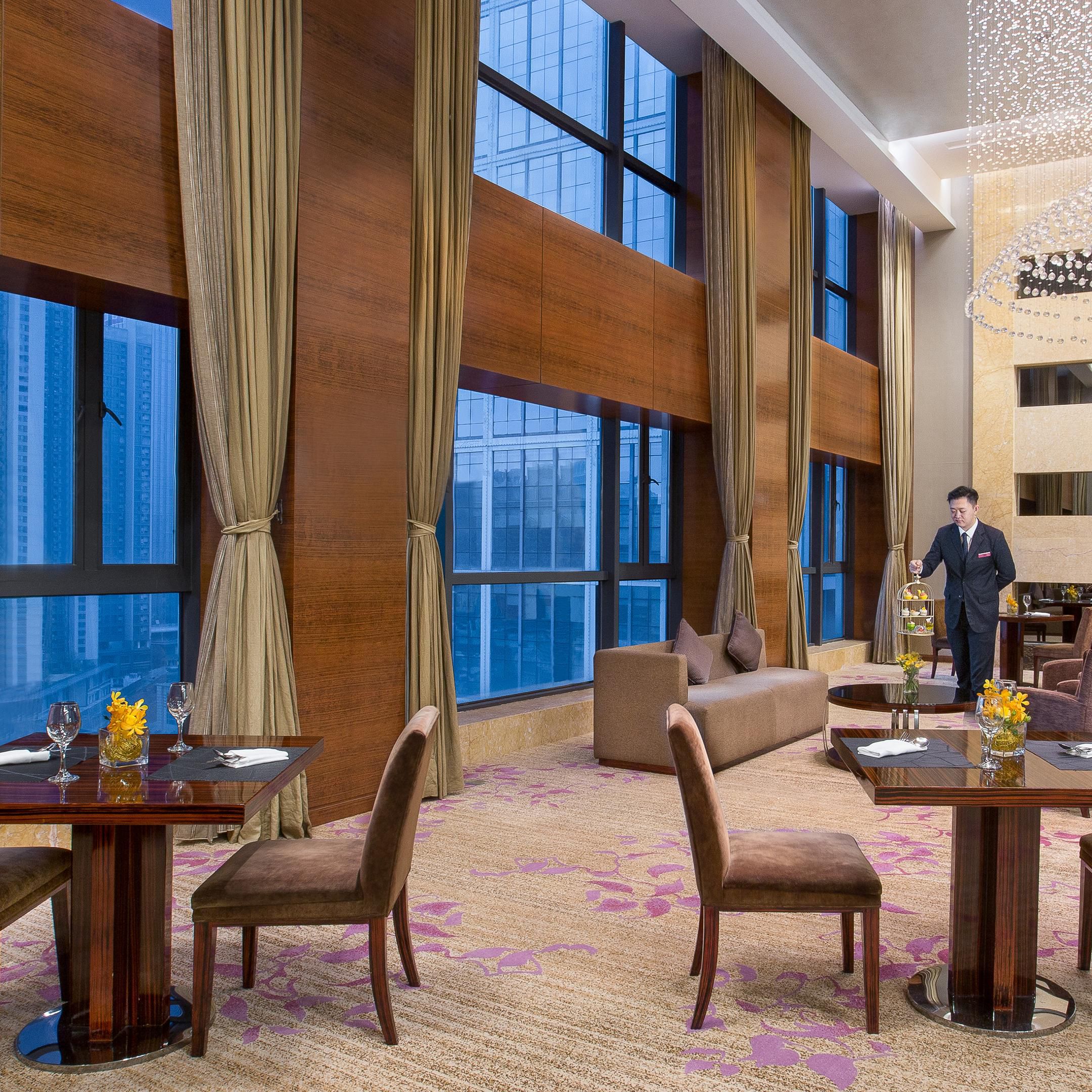 Hotels Near Dafen Oil Painting Village | Crowne Plaza Shenzhen Longgang City Centre
