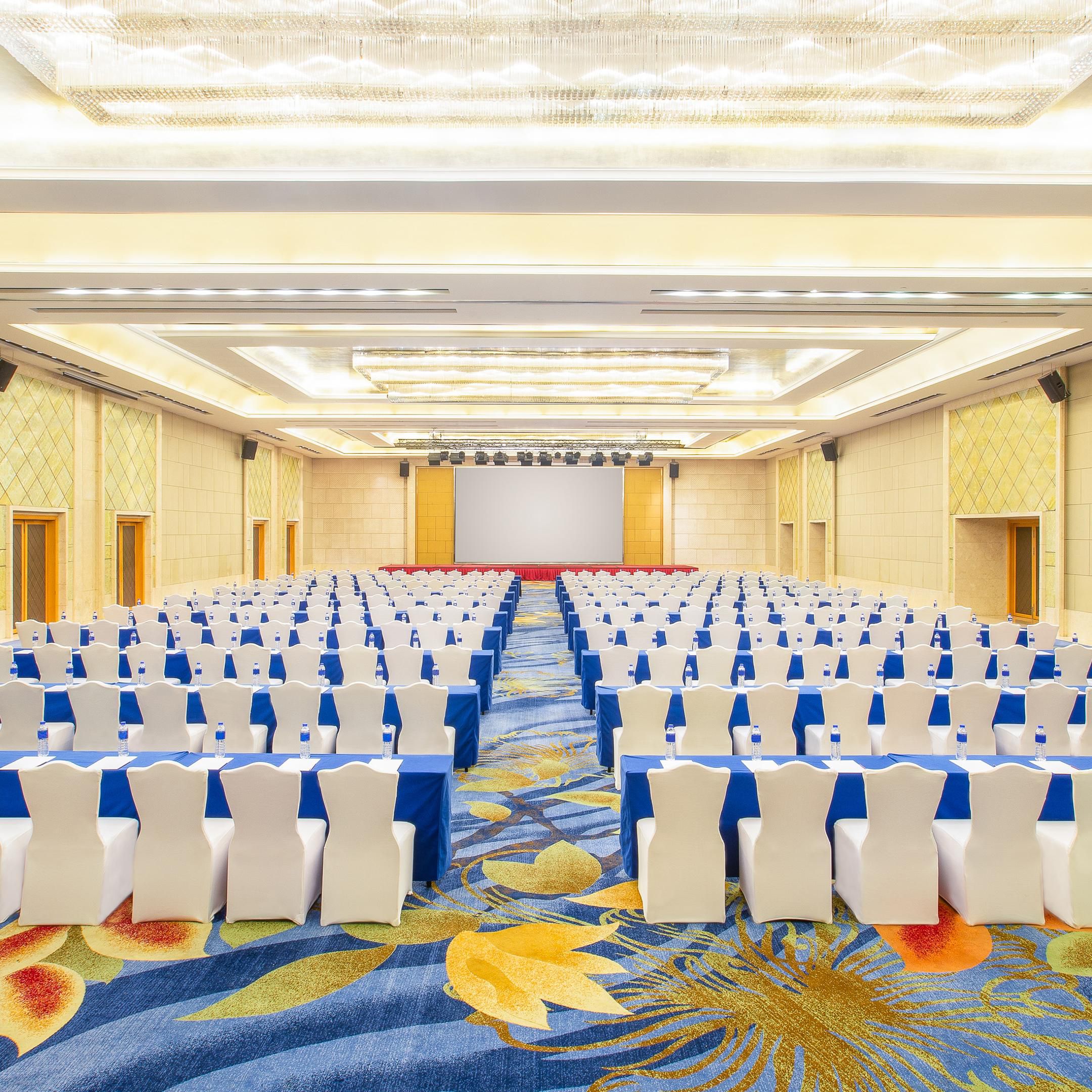 Hotels Near Dafen Oil Painting Village | Crowne Plaza Shenzhen Longgang City Centre