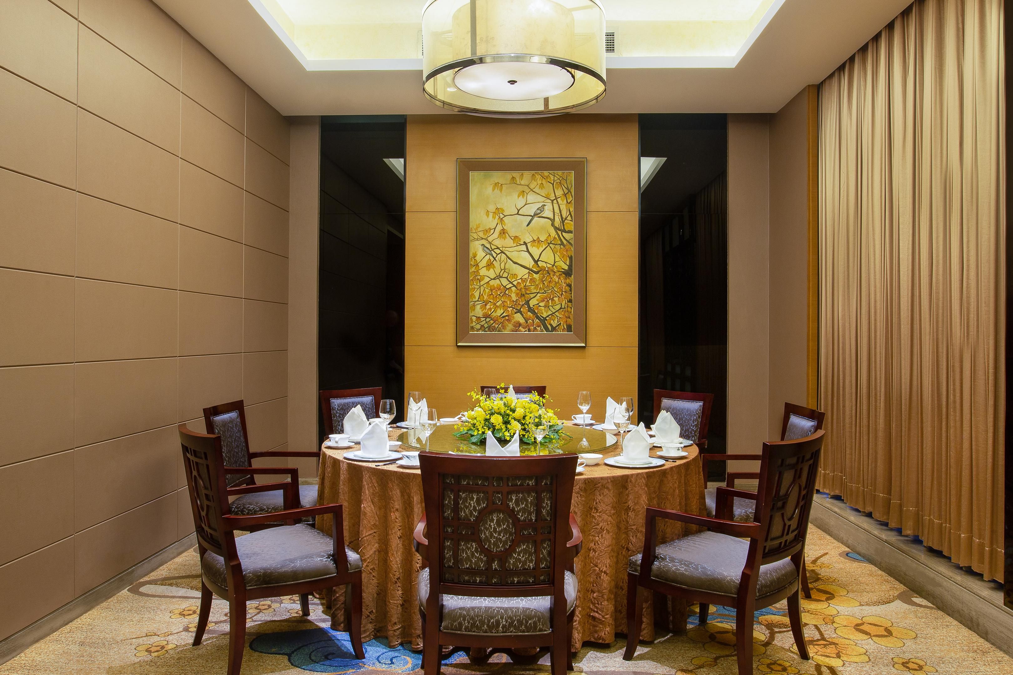 Hotels Near Dafen Oil Painting Village | Crowne Plaza Shenzhen Longgang City Centre