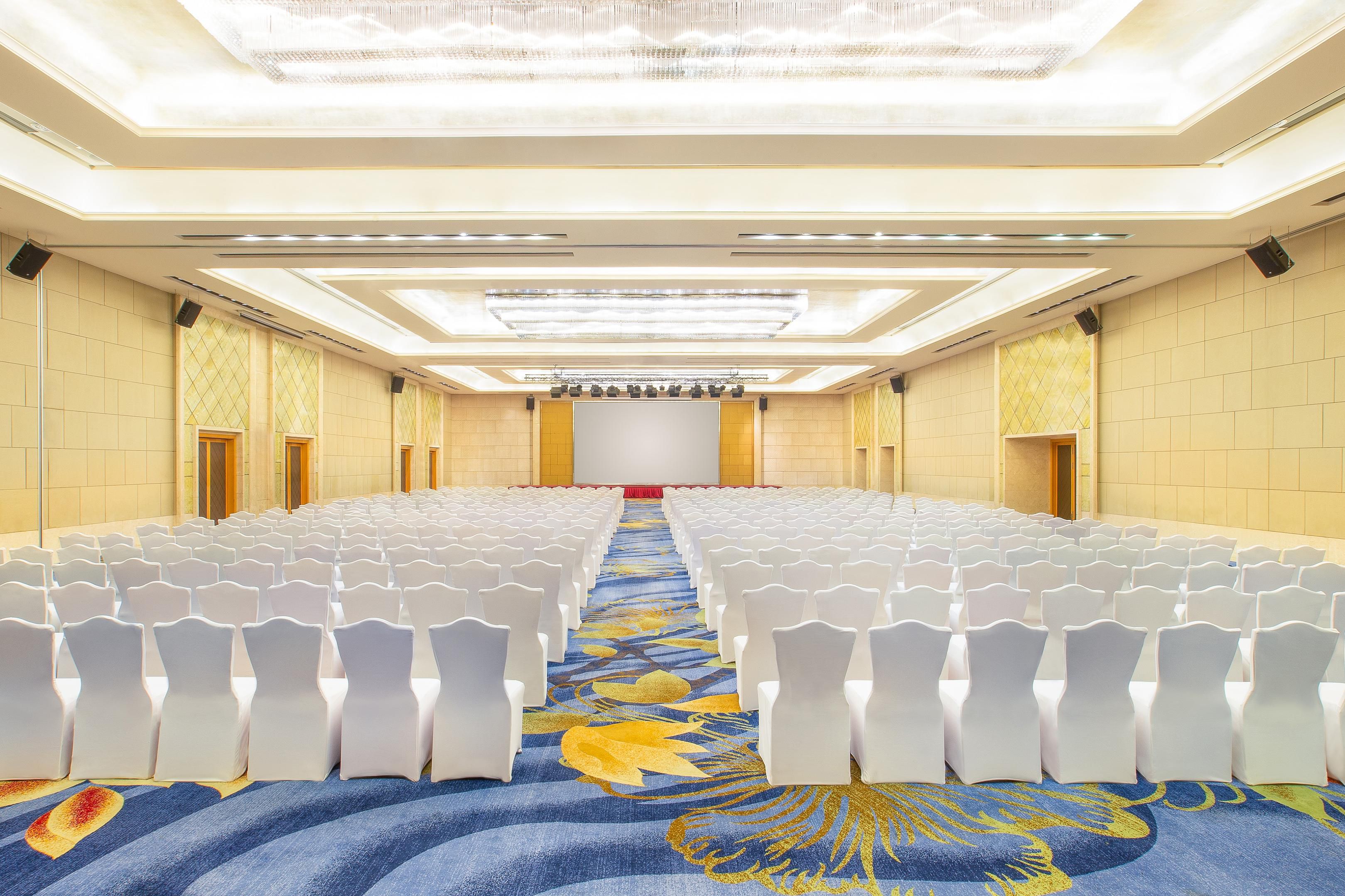 Hotels Near Dafen Oil Painting Village | Crowne Plaza Shenzhen Longgang City Centre