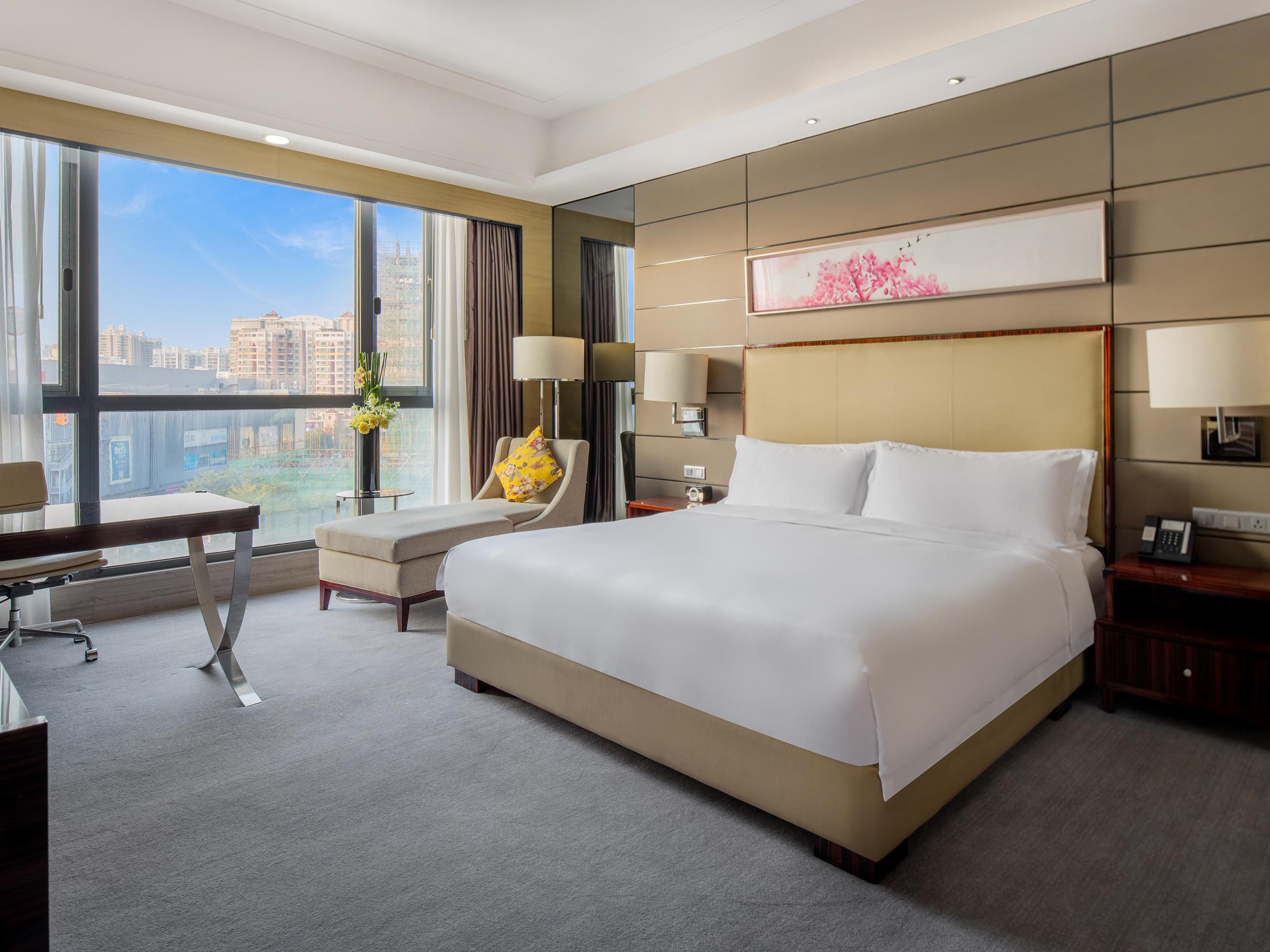Hotels Near Dafen Oil Painting Village | Crowne Plaza Shenzhen Longgang City Centre