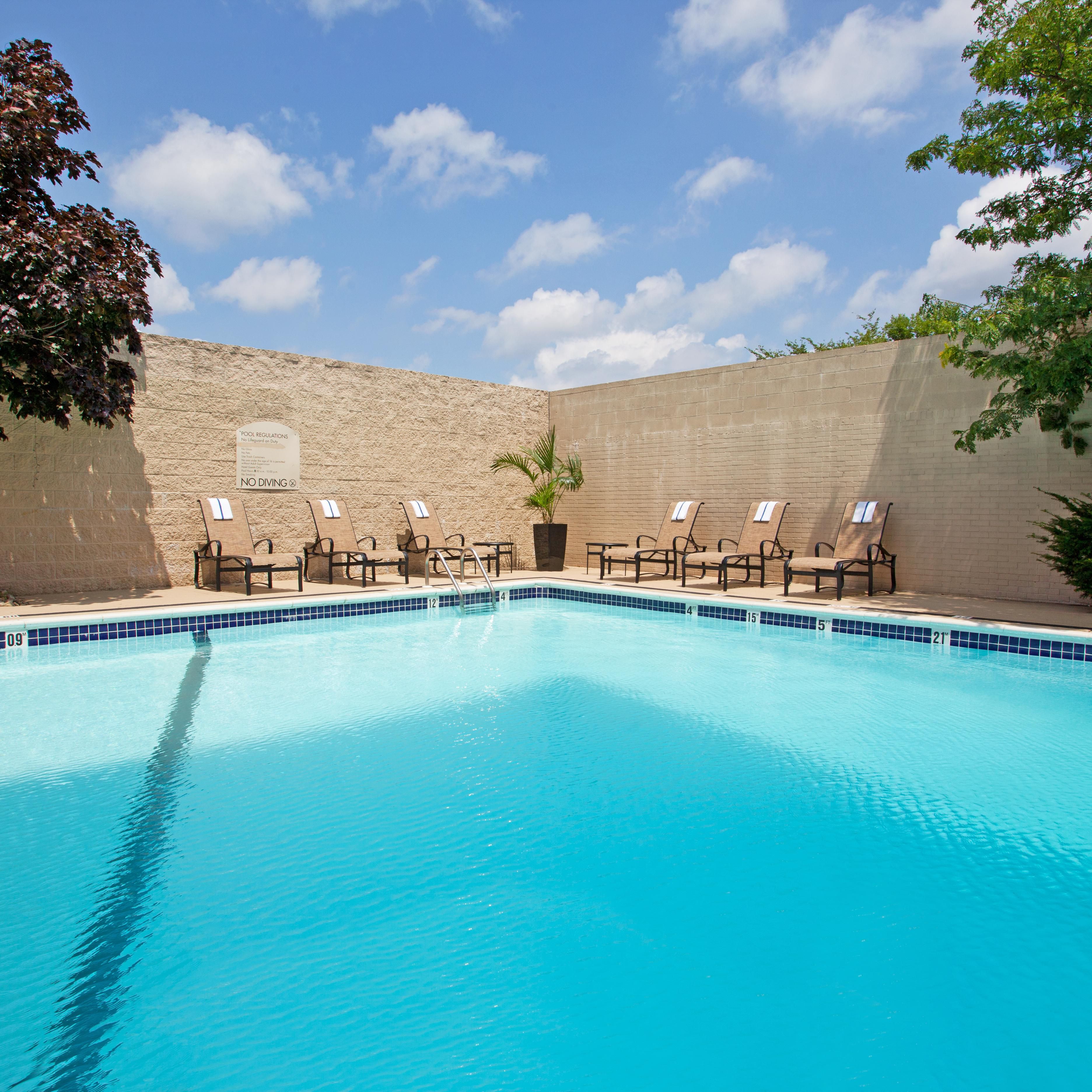 Crowne Plaza Suites Pittsburgh South