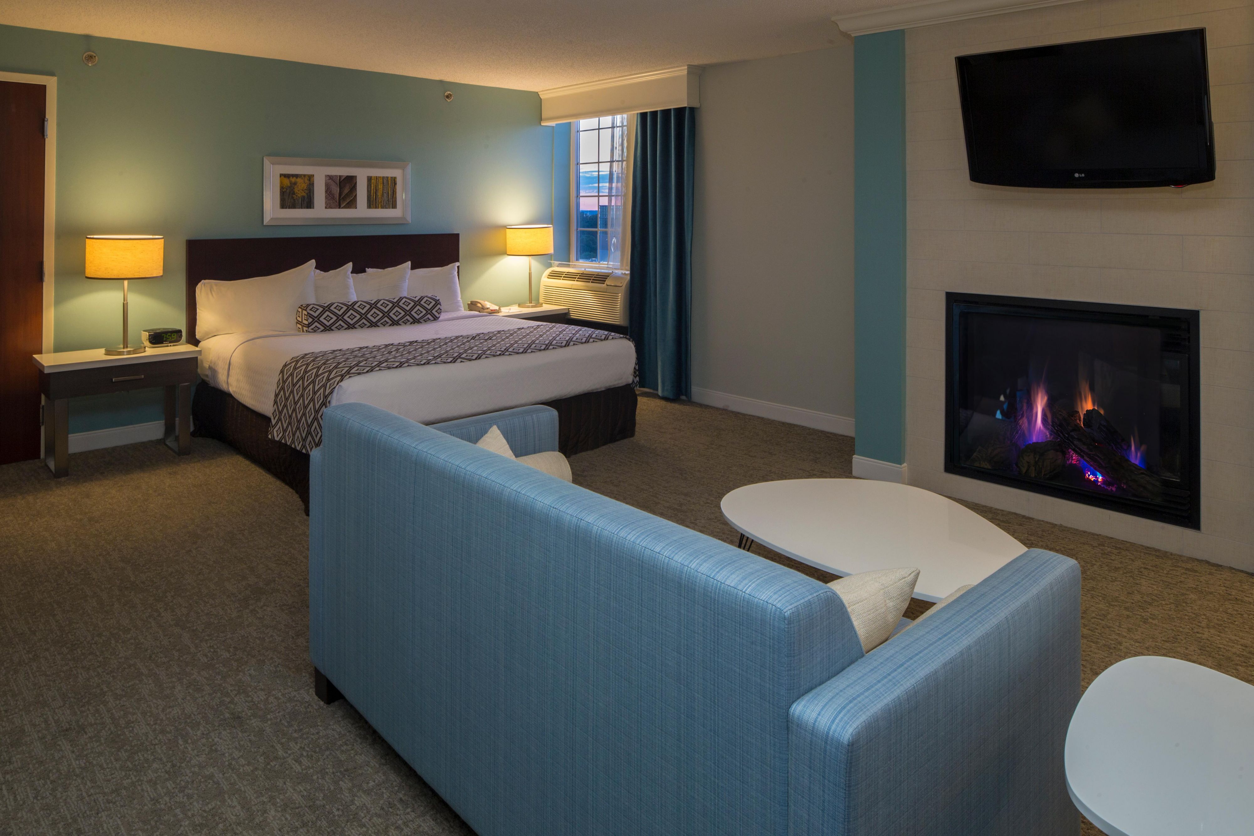 Hotel Suites in Pittsburgh, PA | Crowne Plaza Suites Pittsburgh South