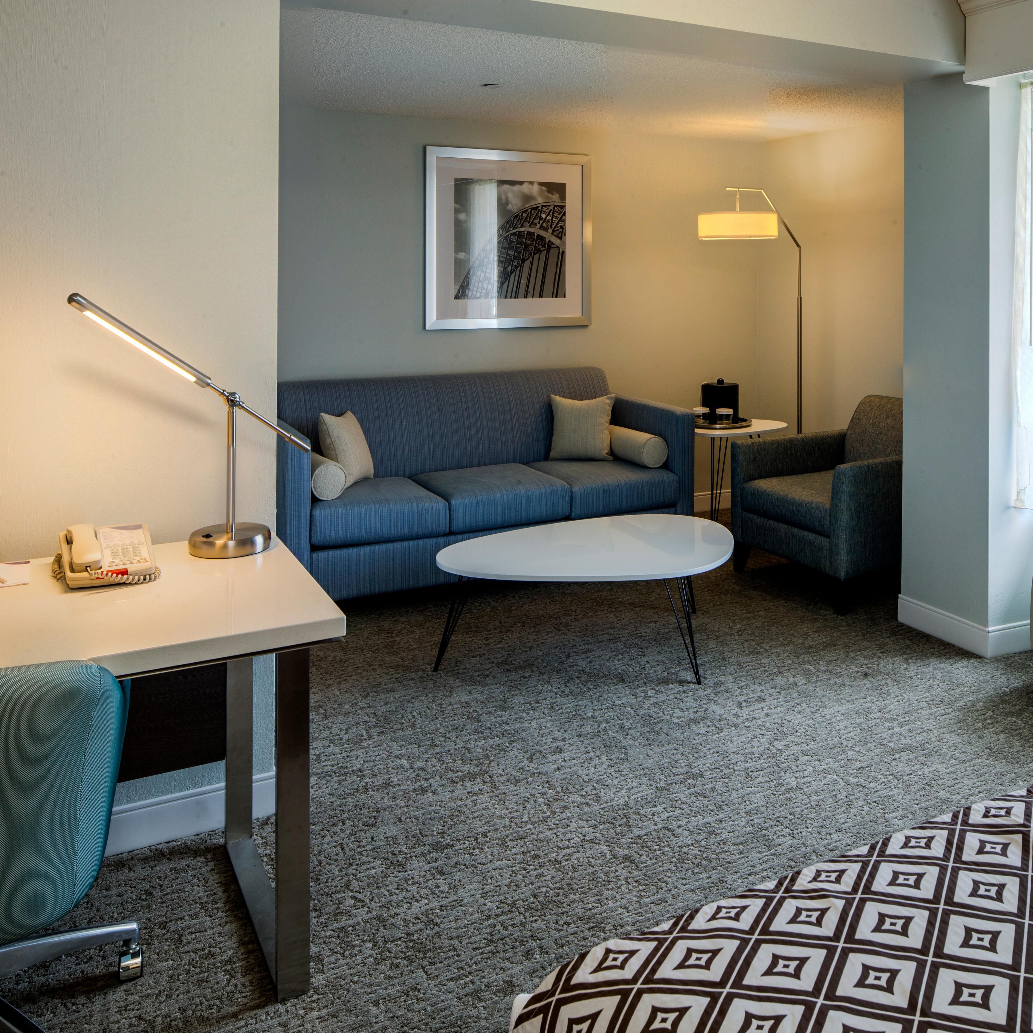 Hotel Suites in Pittsburgh, PA | Crowne Plaza Suites Pittsburgh South