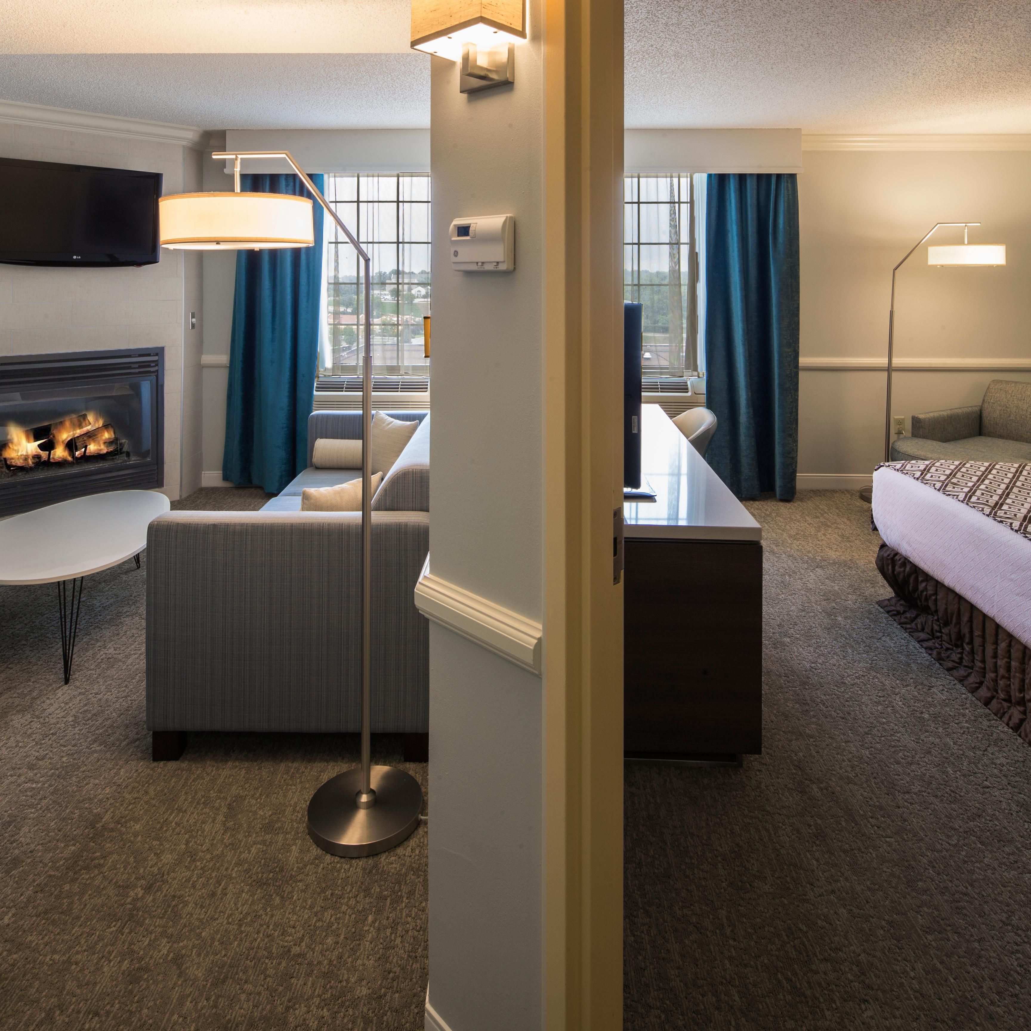 Hotel Suites in Pittsburgh, PA | Crowne Plaza Suites Pittsburgh South