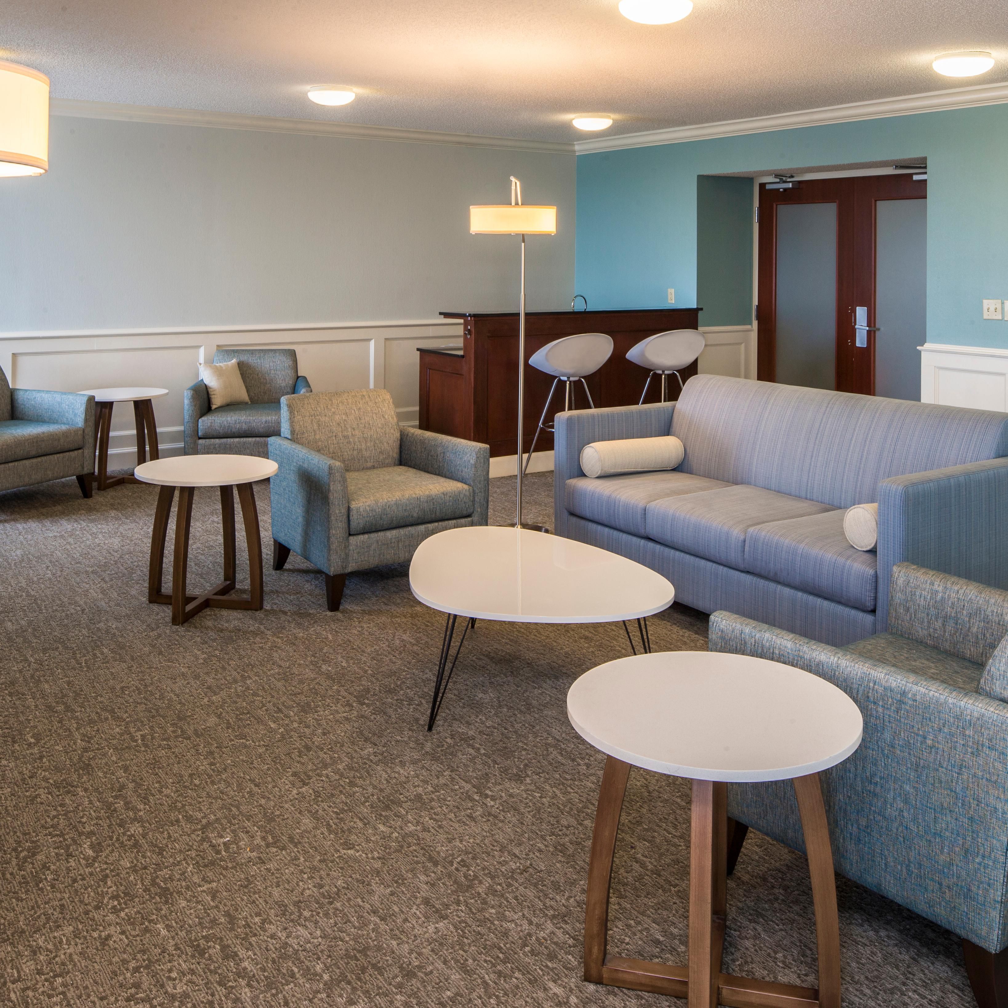 Hotel Suites in Pittsburgh, PA | Crowne Plaza Suites Pittsburgh South