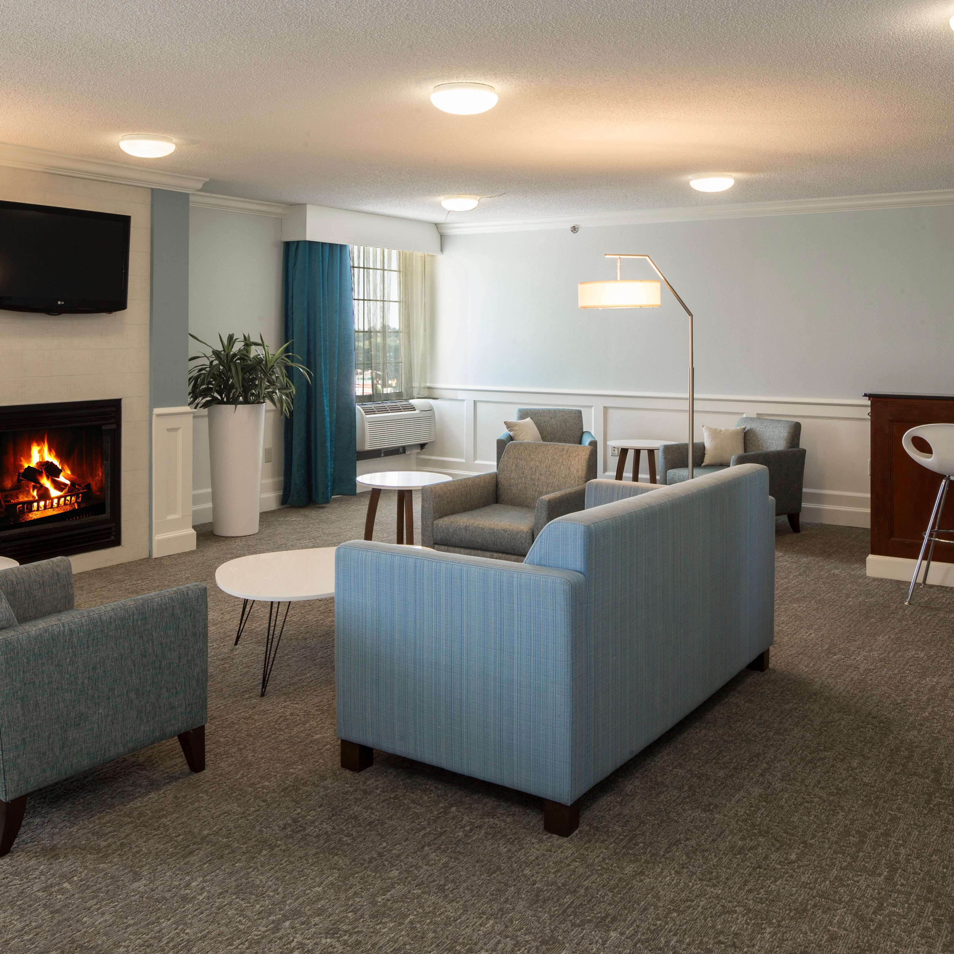 Hotel Suites in Pittsburgh, PA | Crowne Plaza Suites Pittsburgh South