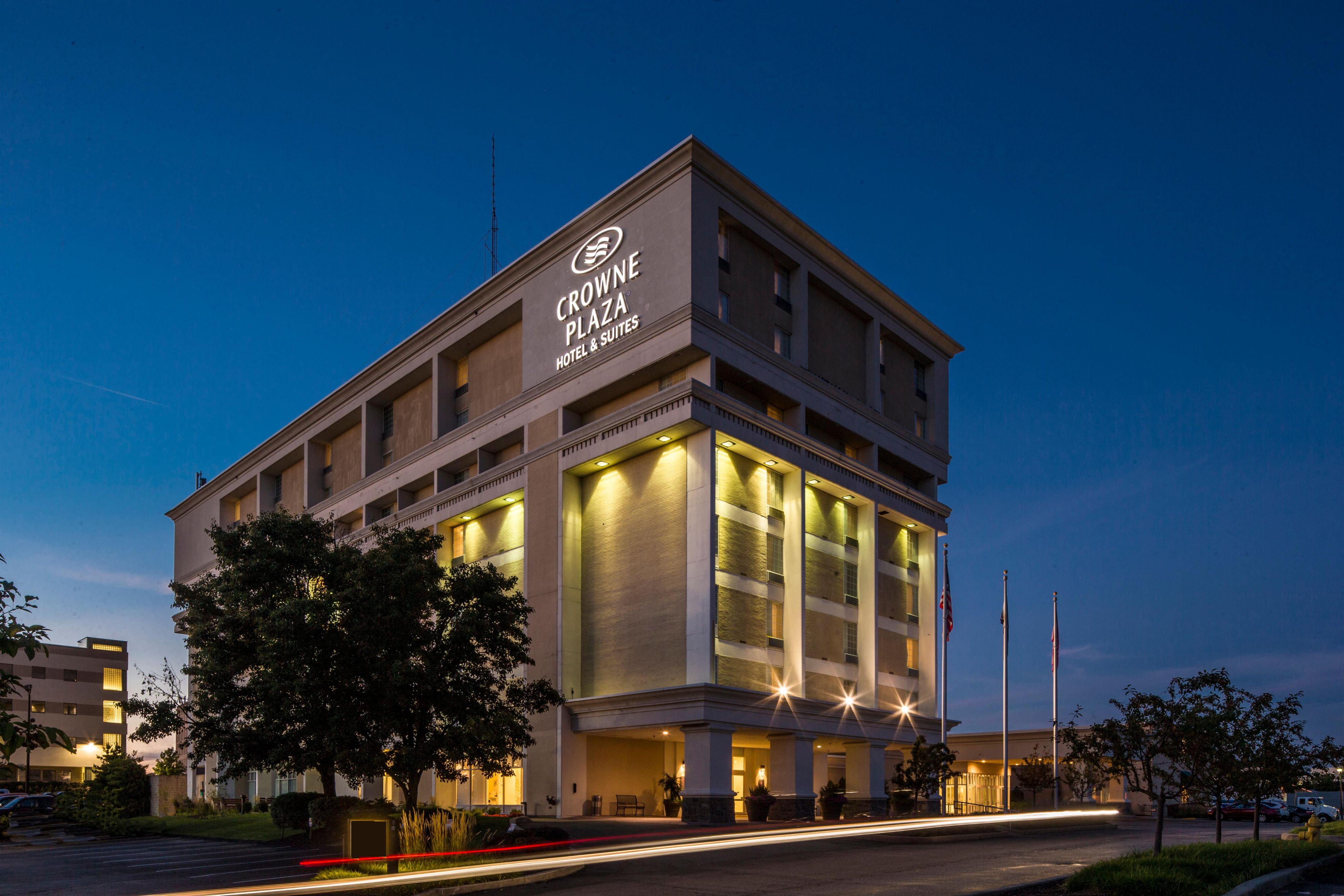 Hotel Suites in Pittsburgh, PA | Crowne Plaza Suites Pittsburgh South