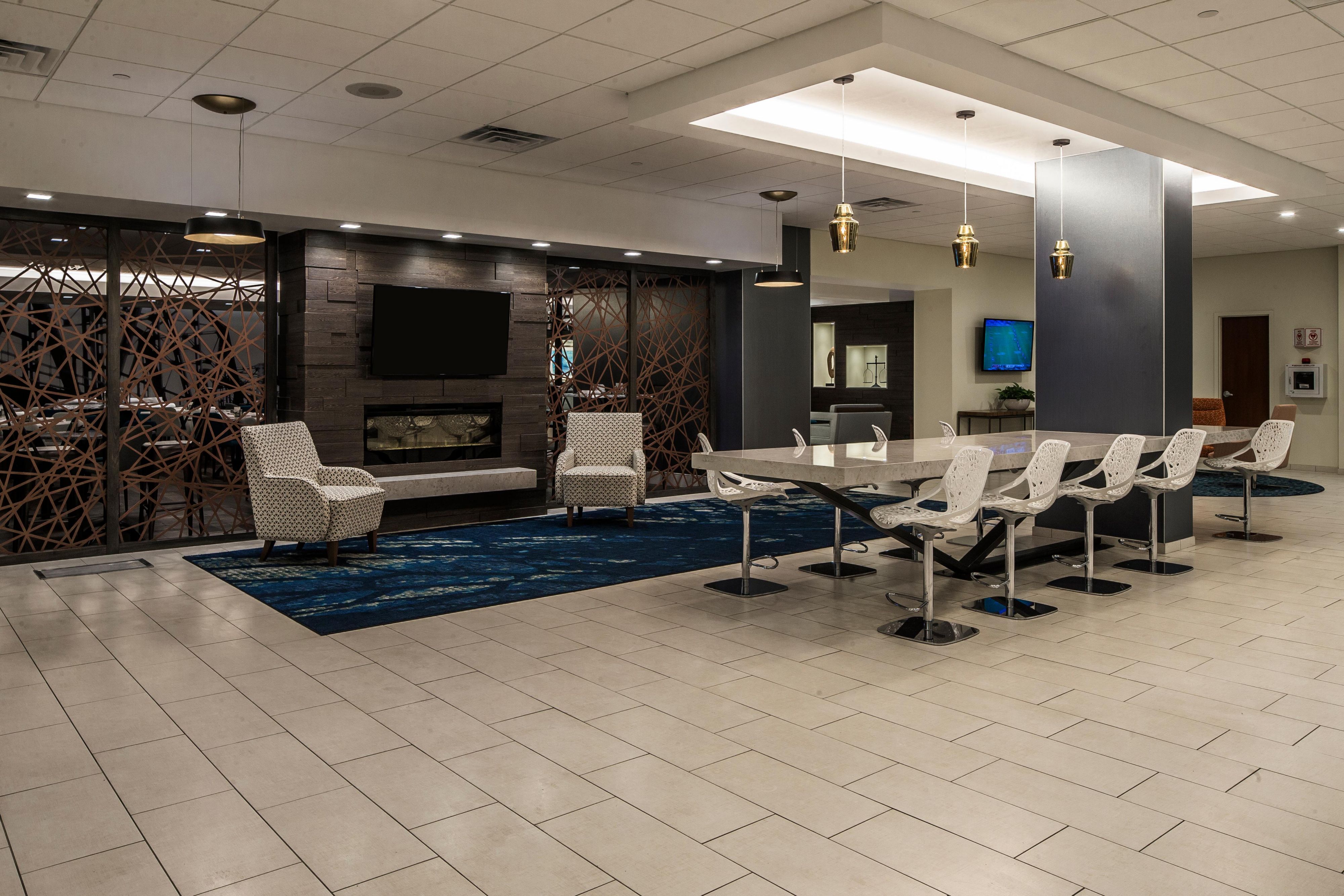 Hotel Suites in Pittsburgh, PA | Crowne Plaza Suites Pittsburgh South