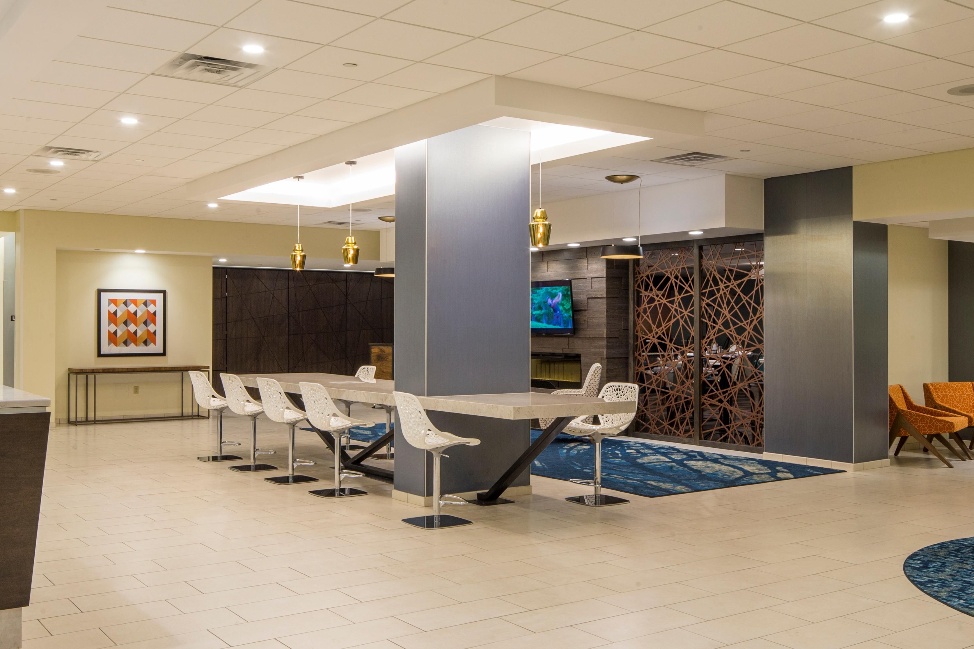 Hotel Suites in Pittsburgh, PA | Crowne Plaza Suites Pittsburgh South