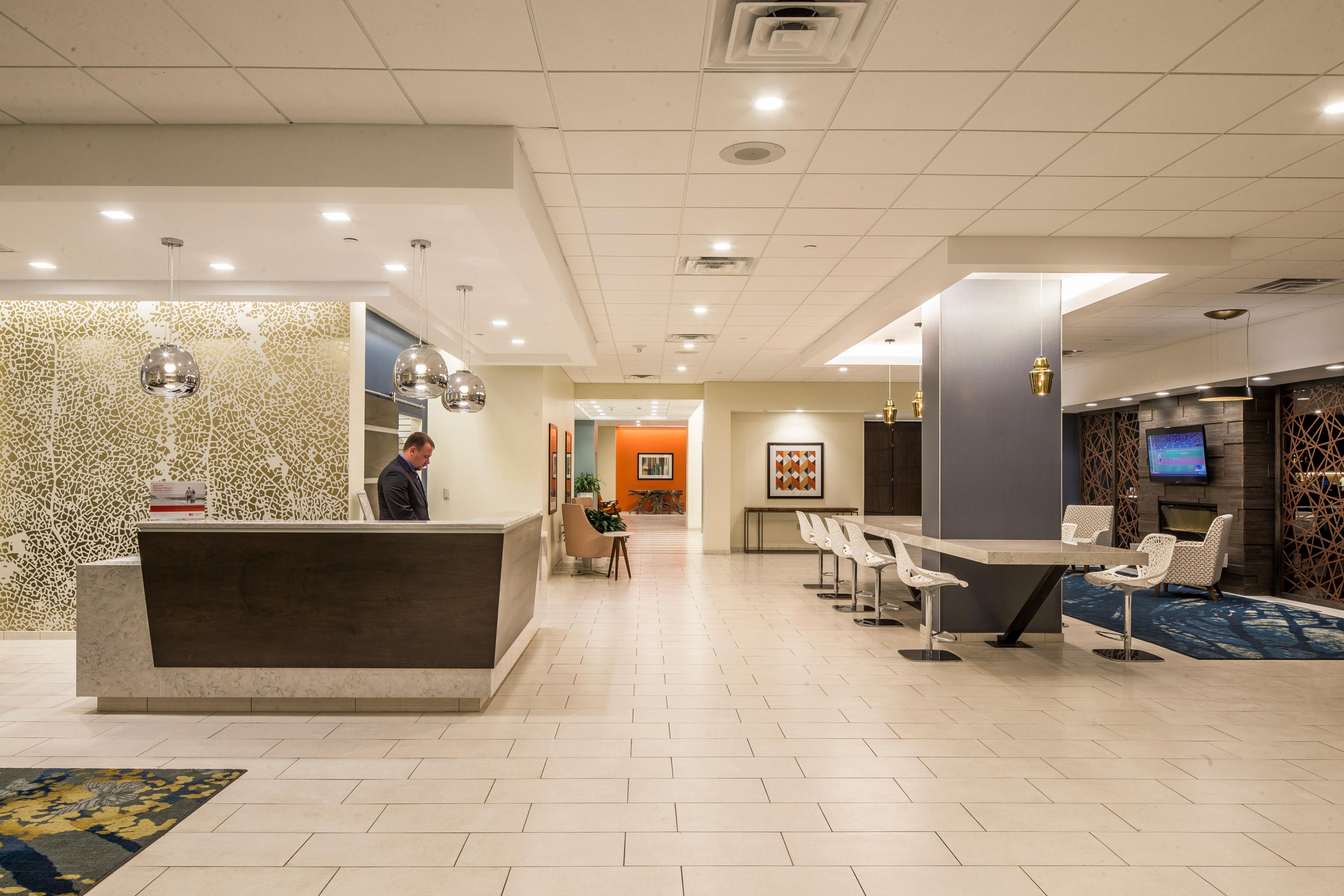 Hotel Suites in Pittsburgh, PA | Crowne Plaza Suites Pittsburgh South