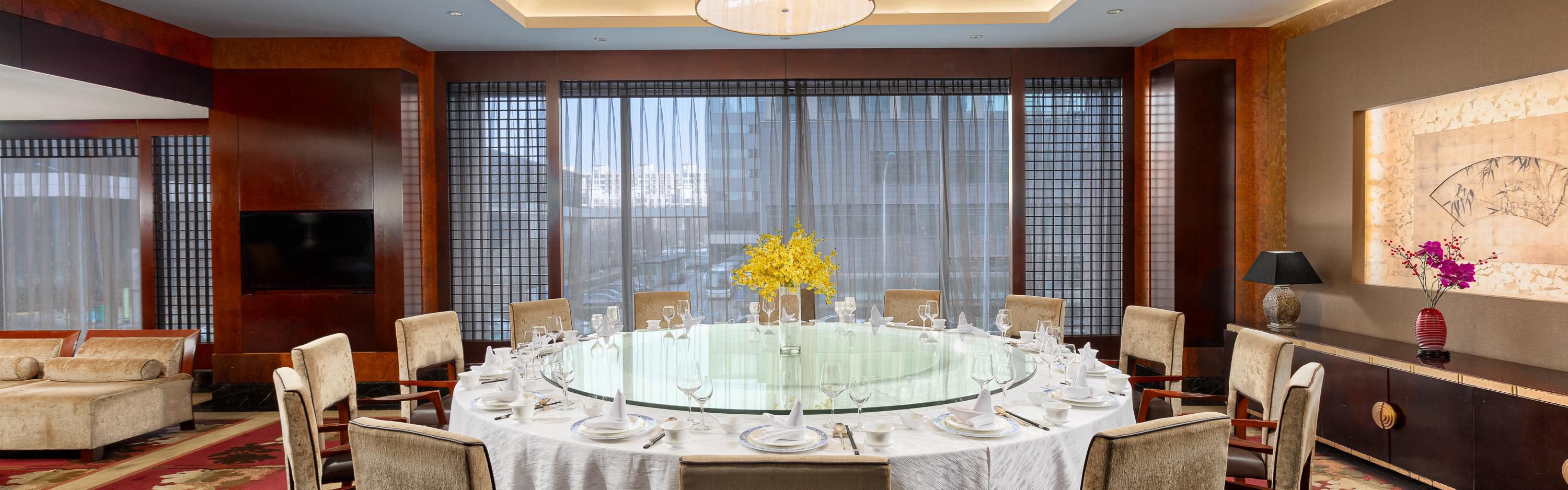 Restaurants of varying styles will offer a 'good taste' to business ...