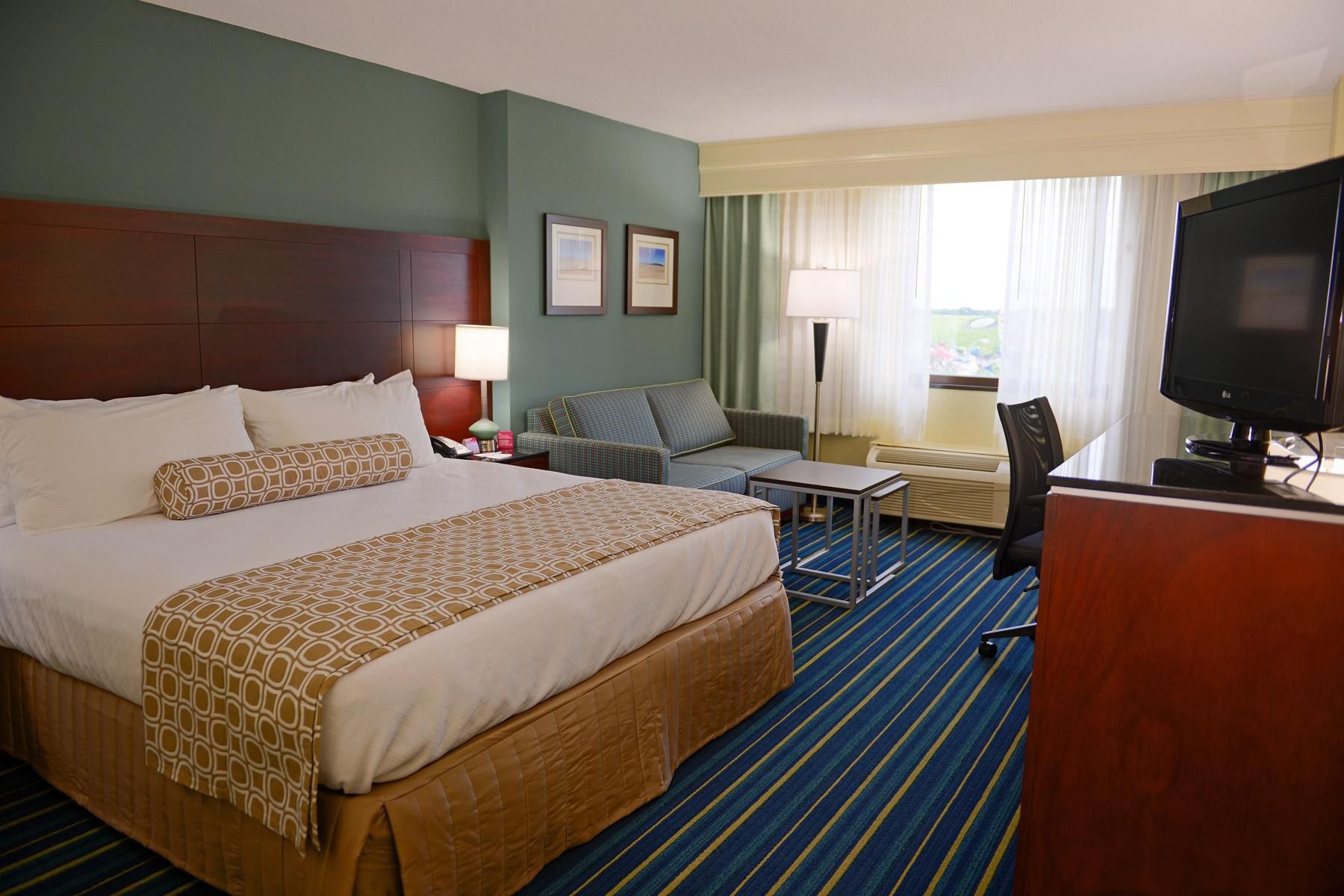 Hotels Near Virginia Beach Convention Center | Crowne Plaza Virginia ...