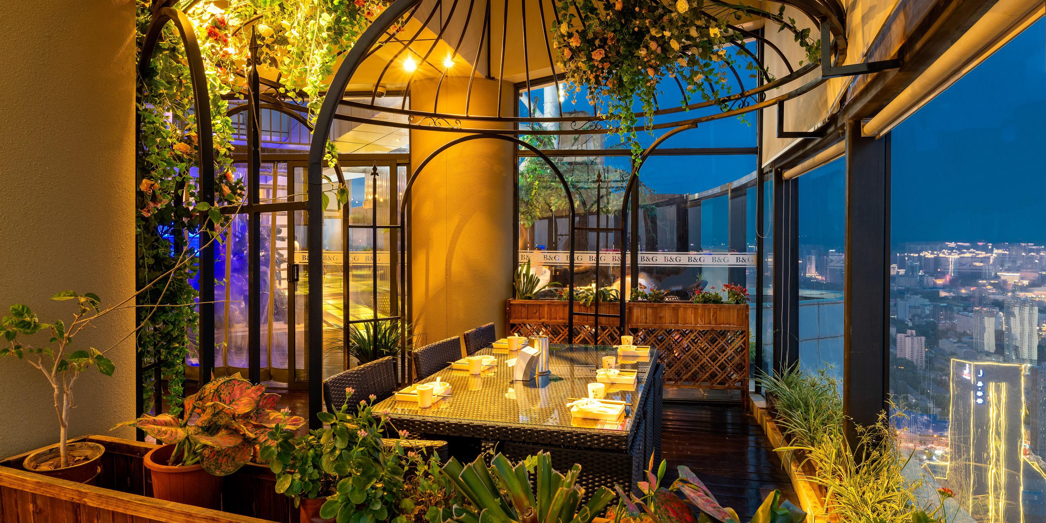 Restaurants Near Xi'an - Crowne Plaza