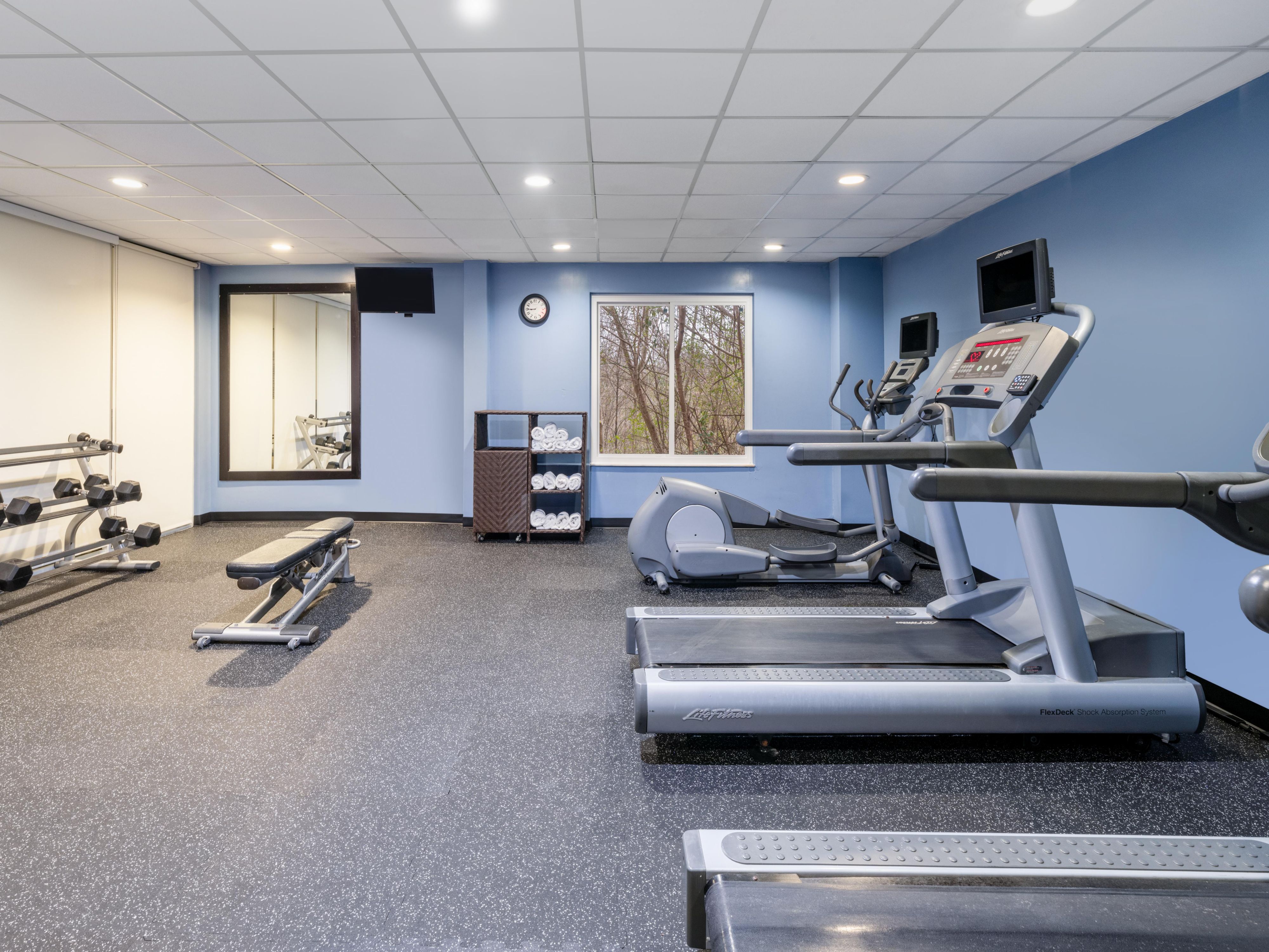 Macon West Amenities: Fitness Center, Meeting Room & More