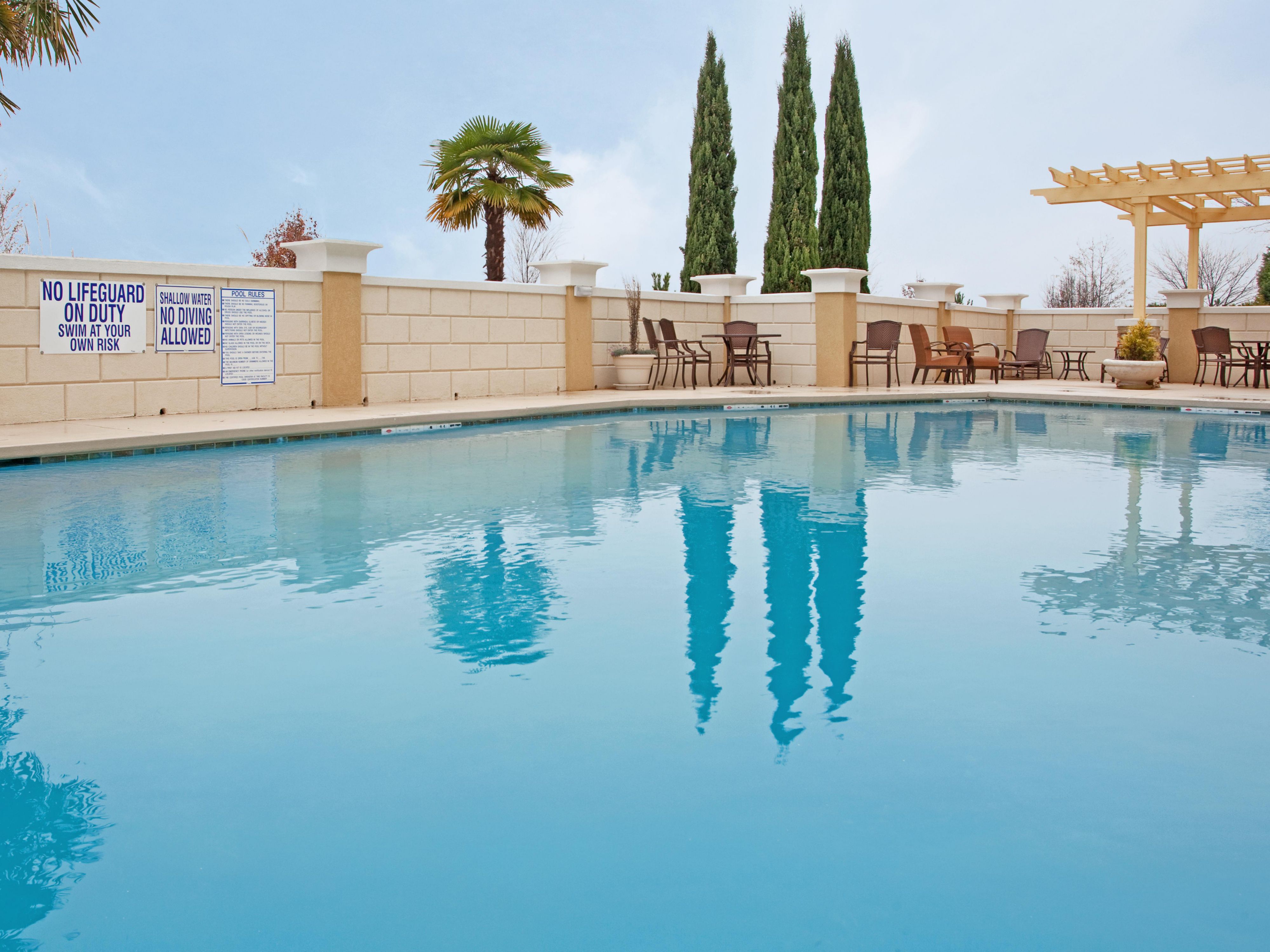 Kid-Friendly Hotel in Anderson, SC with Outdoor Pool | Holiday Inn Anderson