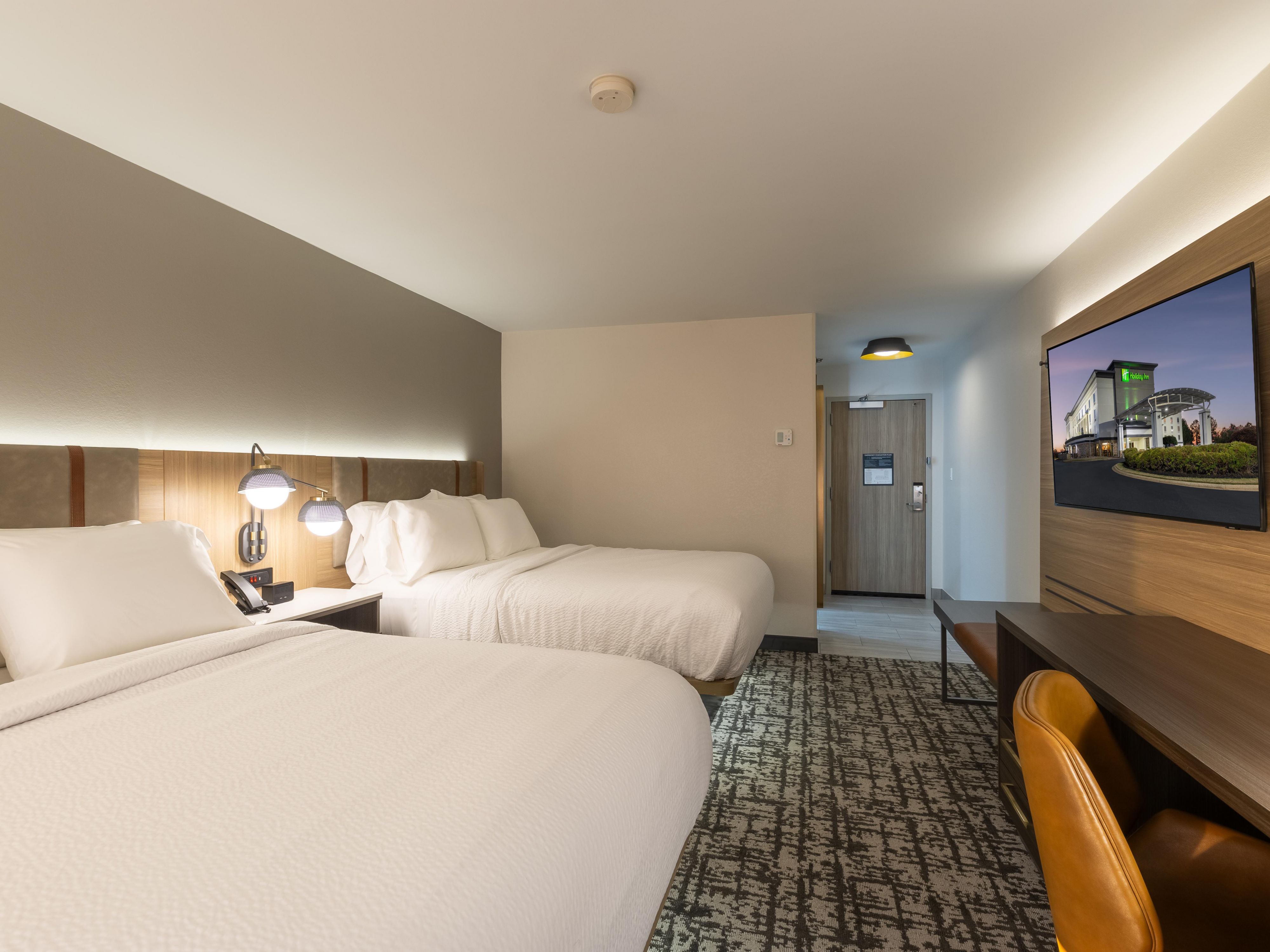 Kid-Friendly Hotel in Anderson, SC with Outdoor Pool | Holiday Inn Anderson